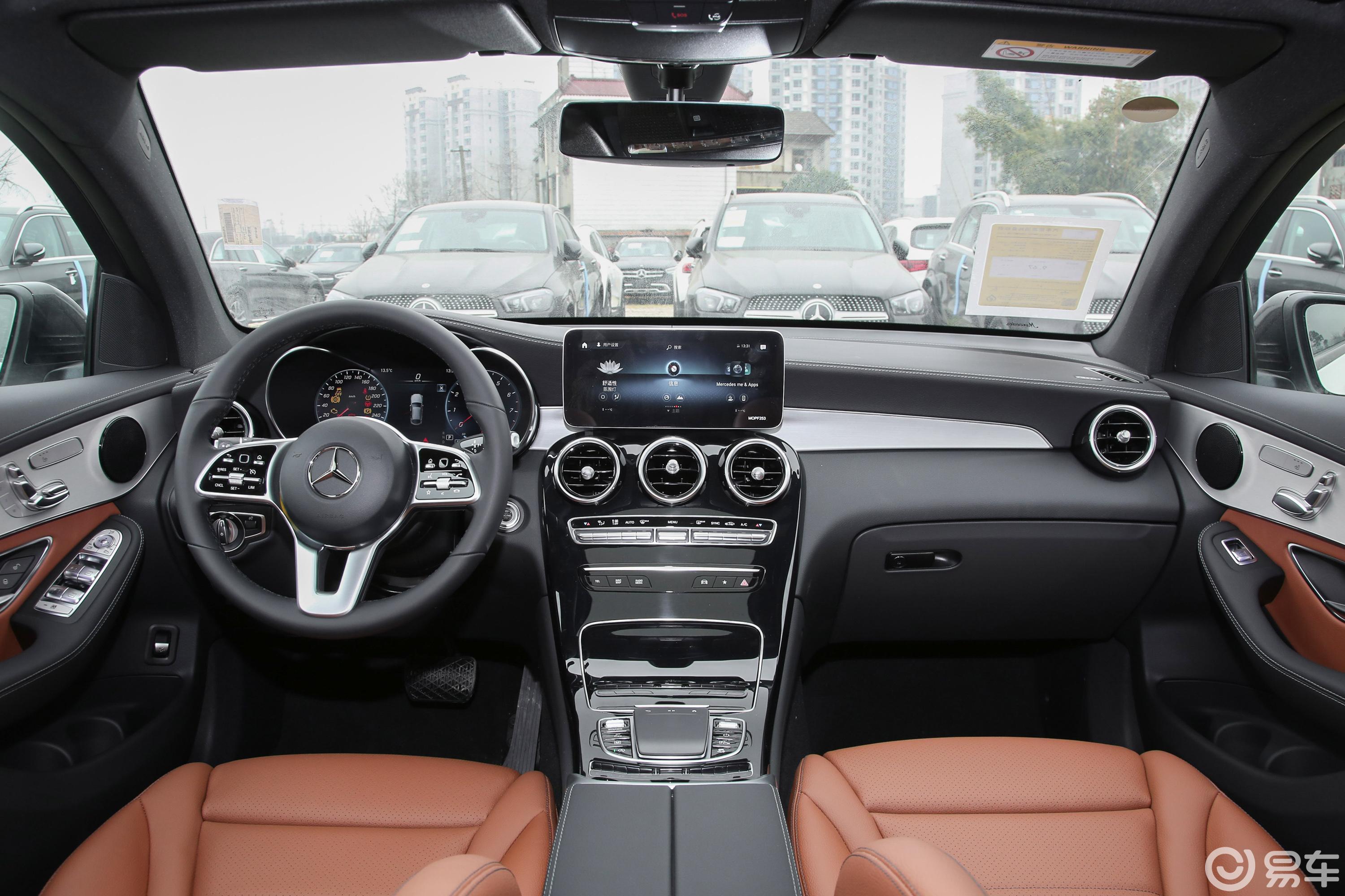 【奔驰GLC轿跑改款 GLC 260 4MATIC 轿跑SUV内饰全景正拍图片-汽车图片大全】-易车