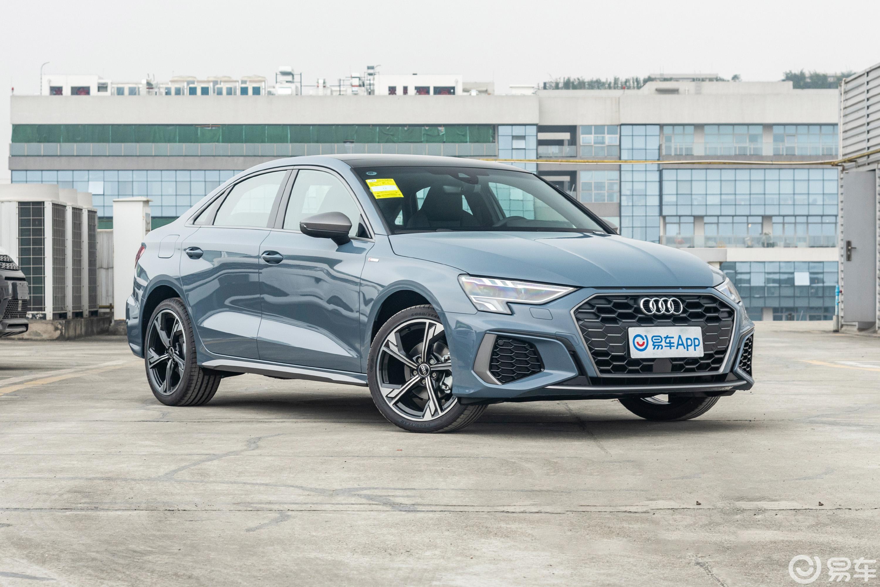 【2022款 A3L Limousine 35 TFSI RS套件燃速型大灯侧45度俯拍图片-汽车图片大全】-易车