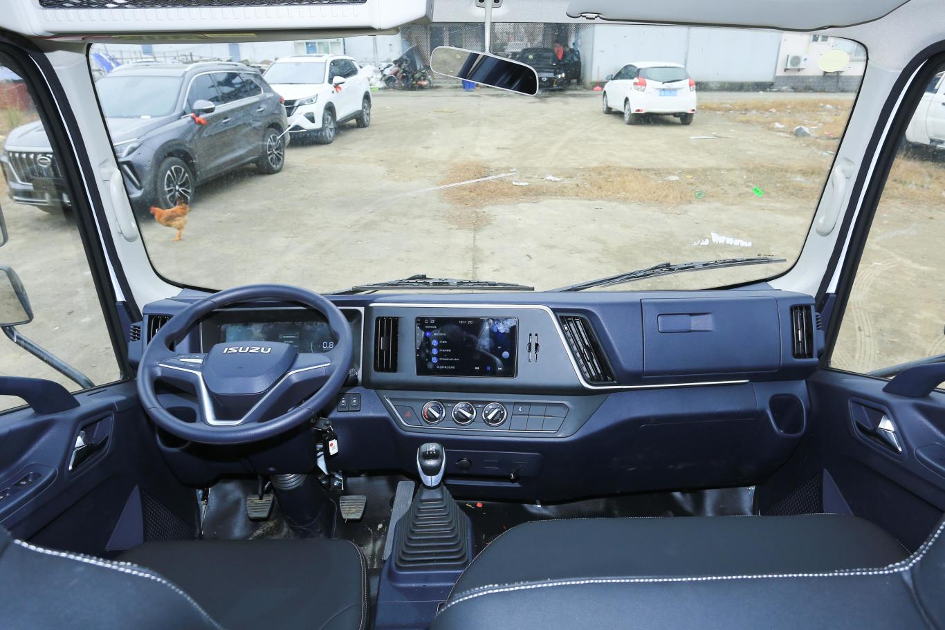 【翼放ECEC5 货厢 2.8T 双排气刹 标准版 国VI内饰全景正拍图片-汽车图片大全】-易车