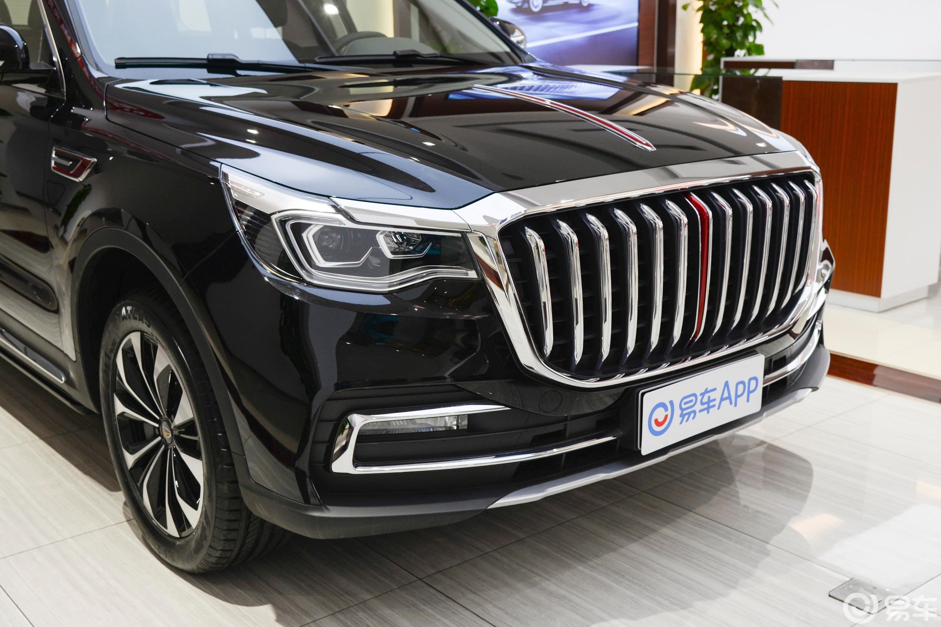 【红旗HS72.0T 双离合 两驱 智联旗悦版前格栅侧俯拍图片-汽车图片大全】-易车