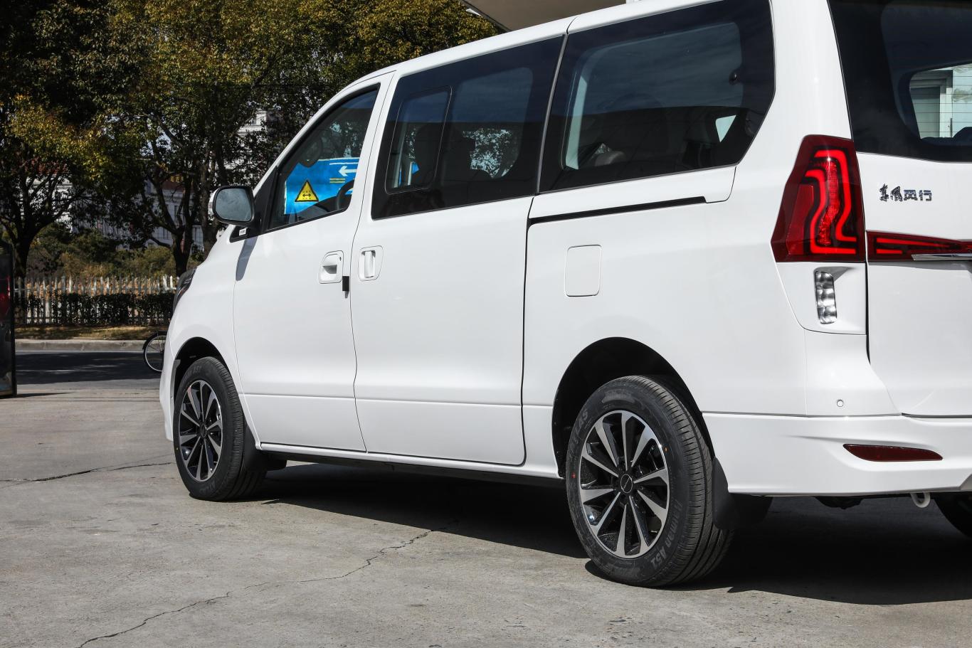 【风行M7领爵款 2.0T 自动伯爵版外观细节图片-汽车图片大全】-易车