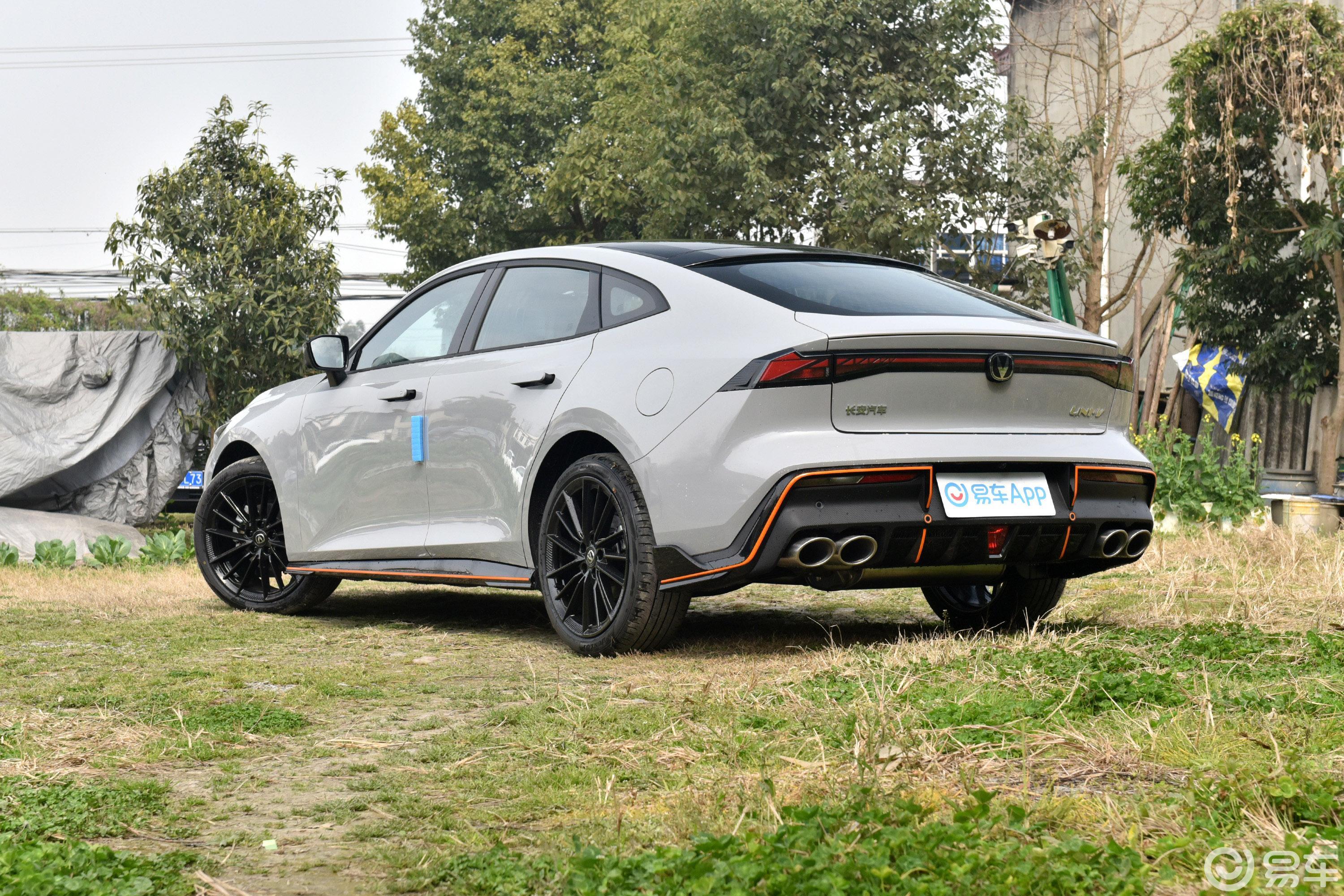 【长安UNI-V1.5T 双离合运动版侧后45度车头向左水平图片-汽车图片大全】-易车