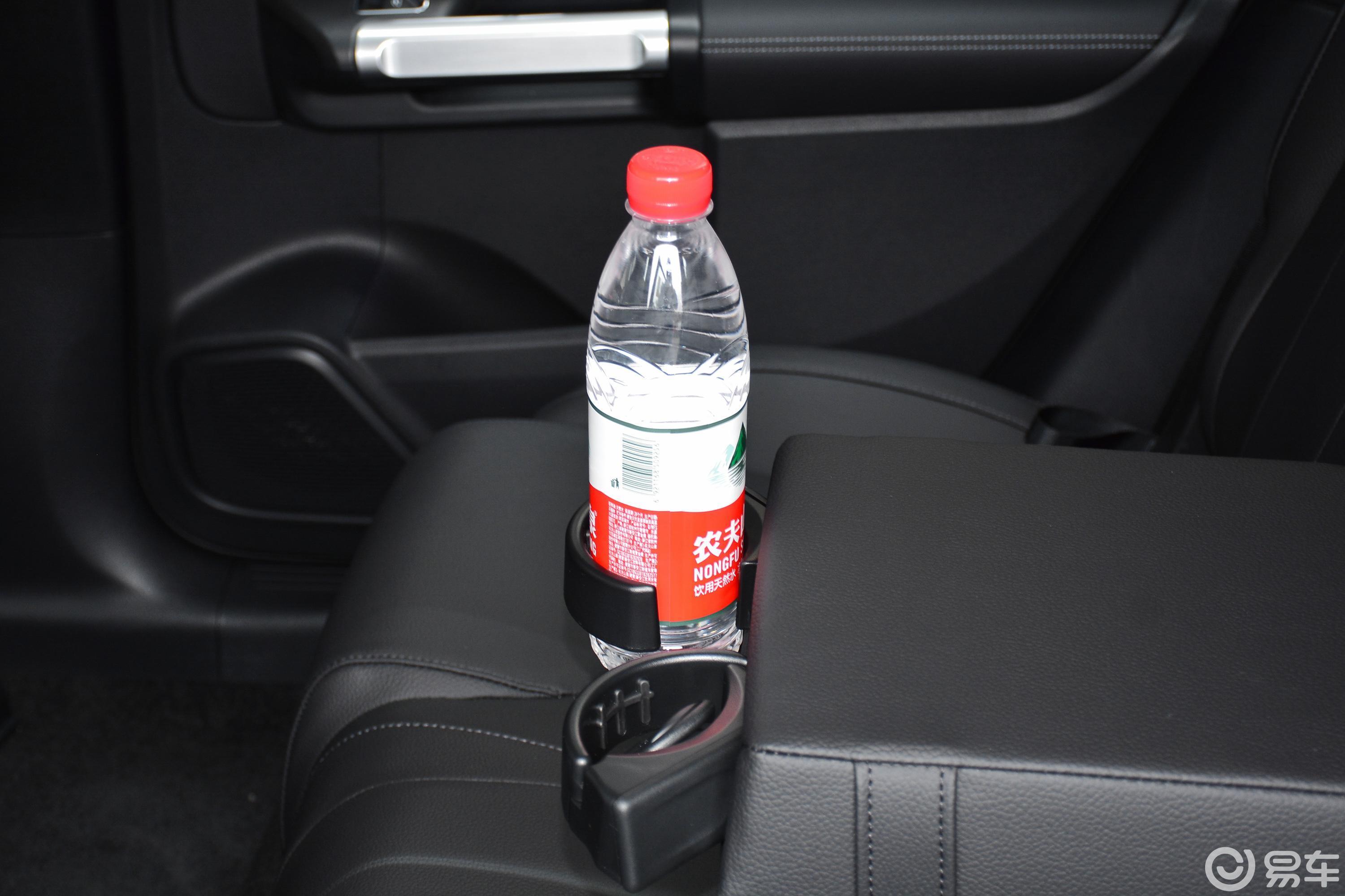 【奔驰GLBGLB 220 动感型后排杯架图片-汽车图片大全】-易车