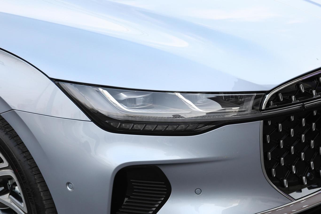 【林肯Zi享 2.0T 尊耀版大灯侧45度俯拍图片-汽车图片大全】-易车