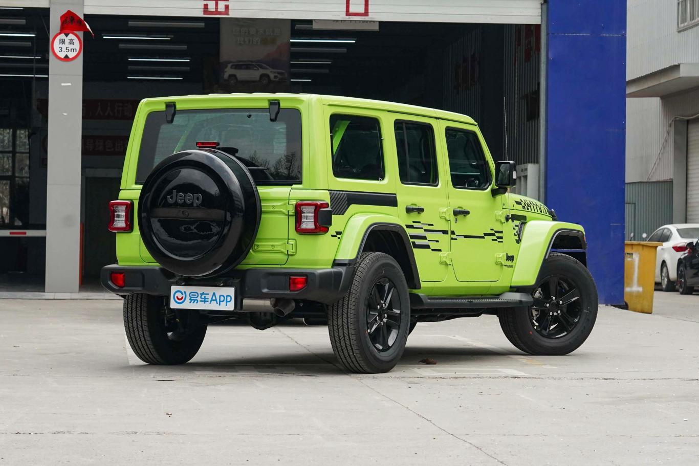 【牧马人2.0T 高地 阿拉斯加极光绿 四门特别版侧后45度车头向右水平图片-汽车图片大全】-易车