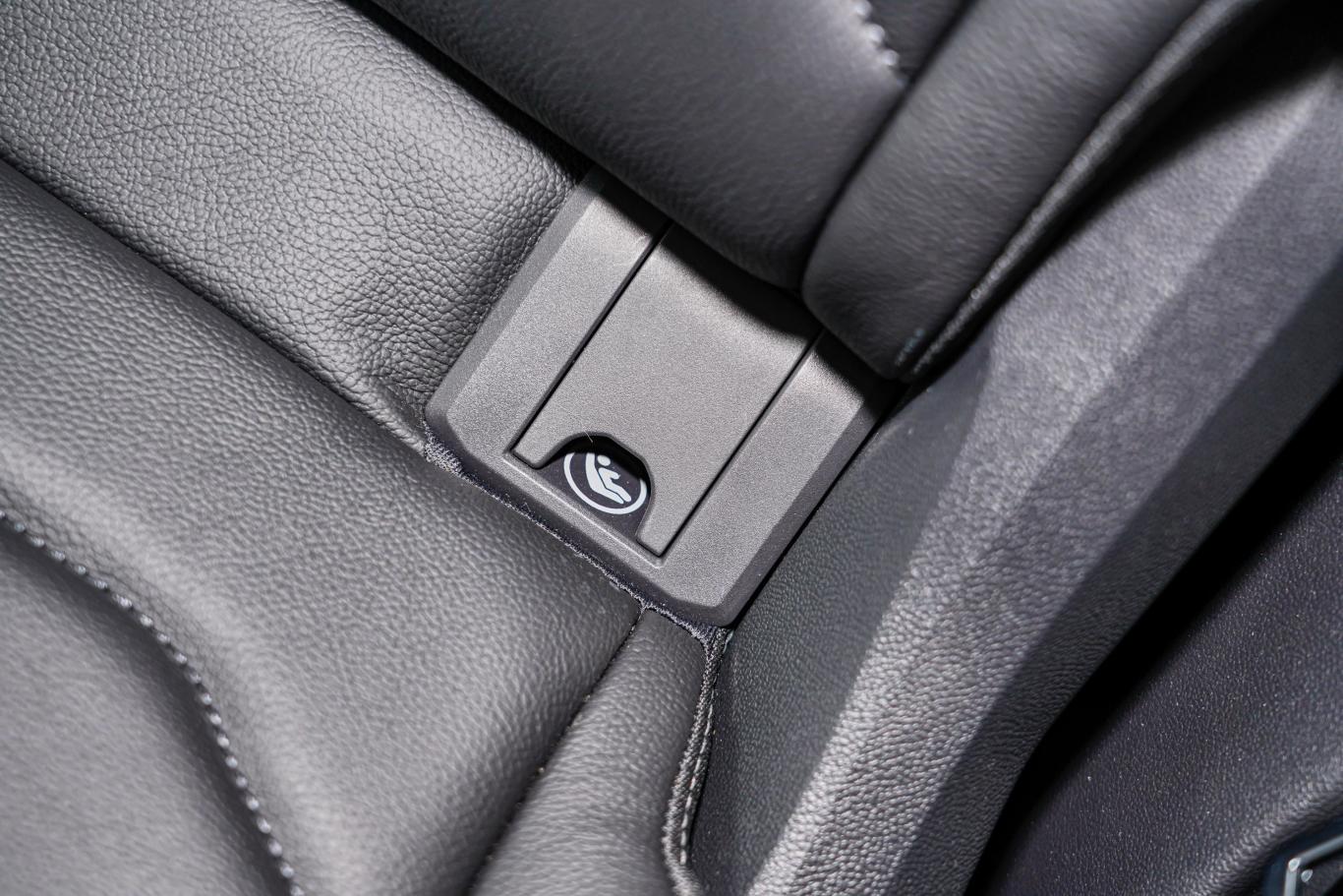 【途锐 eHybrid2.0T eHybrid儿童座椅接口图片-汽车图片大全】-易车