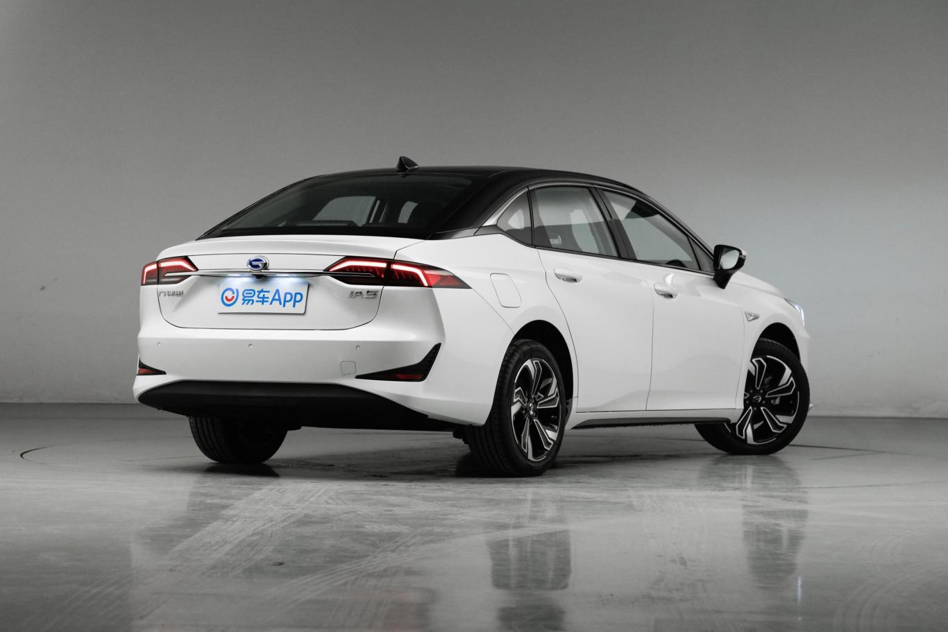 【广汽丰田iA5尊贵长续航版侧后45度车头向右水平图片-汽车图片大全】-易车