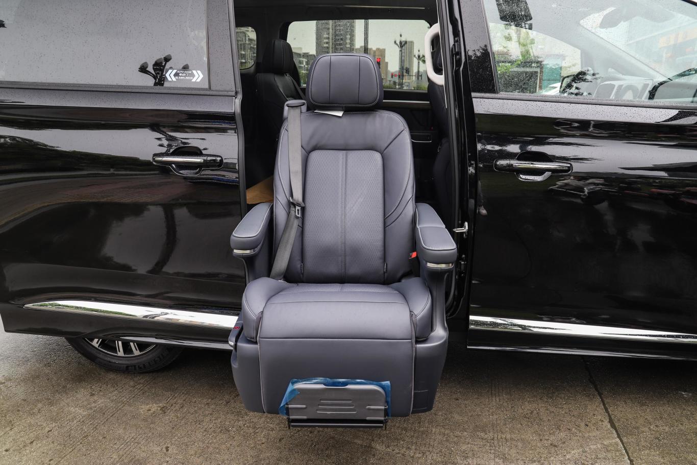 【传祺M8领秀系列 390T 尊贵福祉版后排功能图片-汽车图片大全】-易车