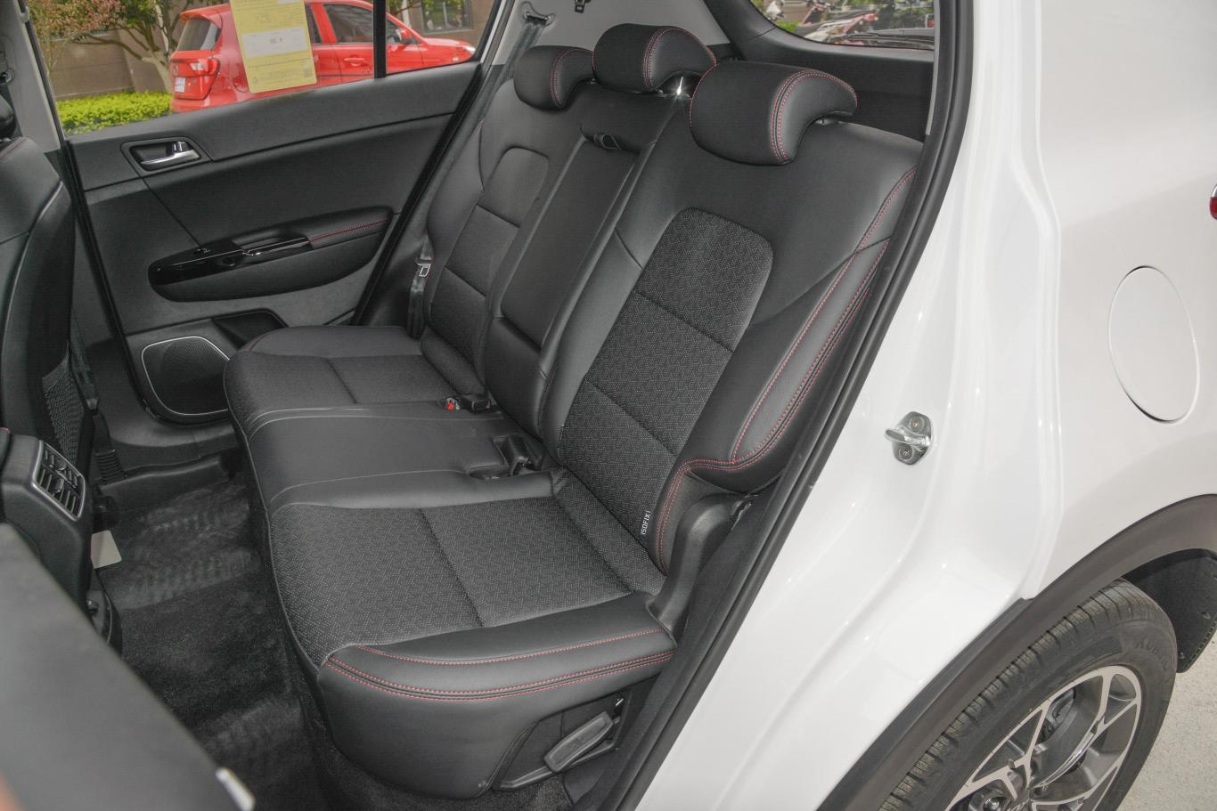 【起亚KX51.6T 双离合 四驱 焕新版后排座椅图片-汽车图片大全】-易车