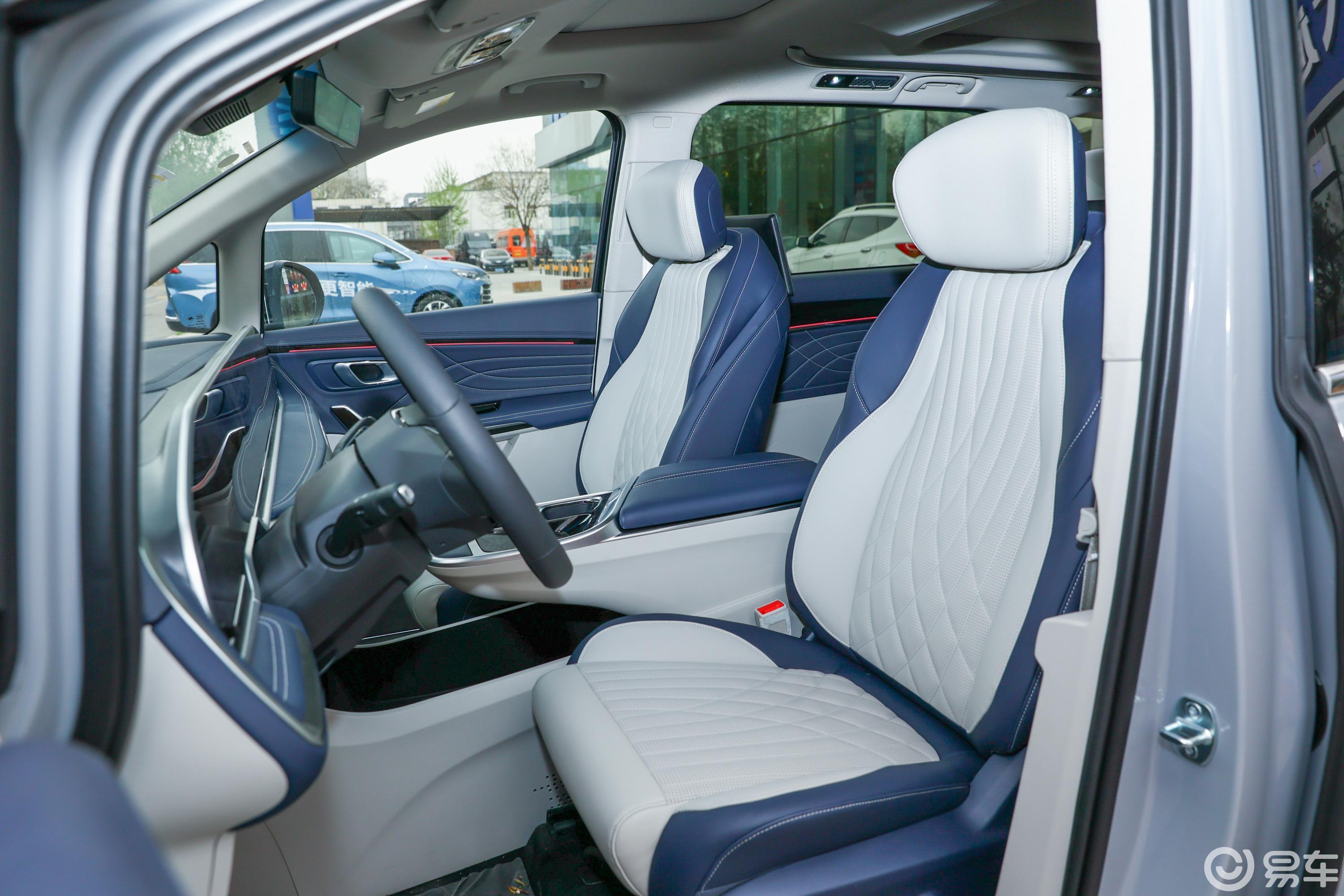 【上汽大通MAXUS G902.0T 星际旗舰版 6座内饰图片-汽车图片大全】-易车