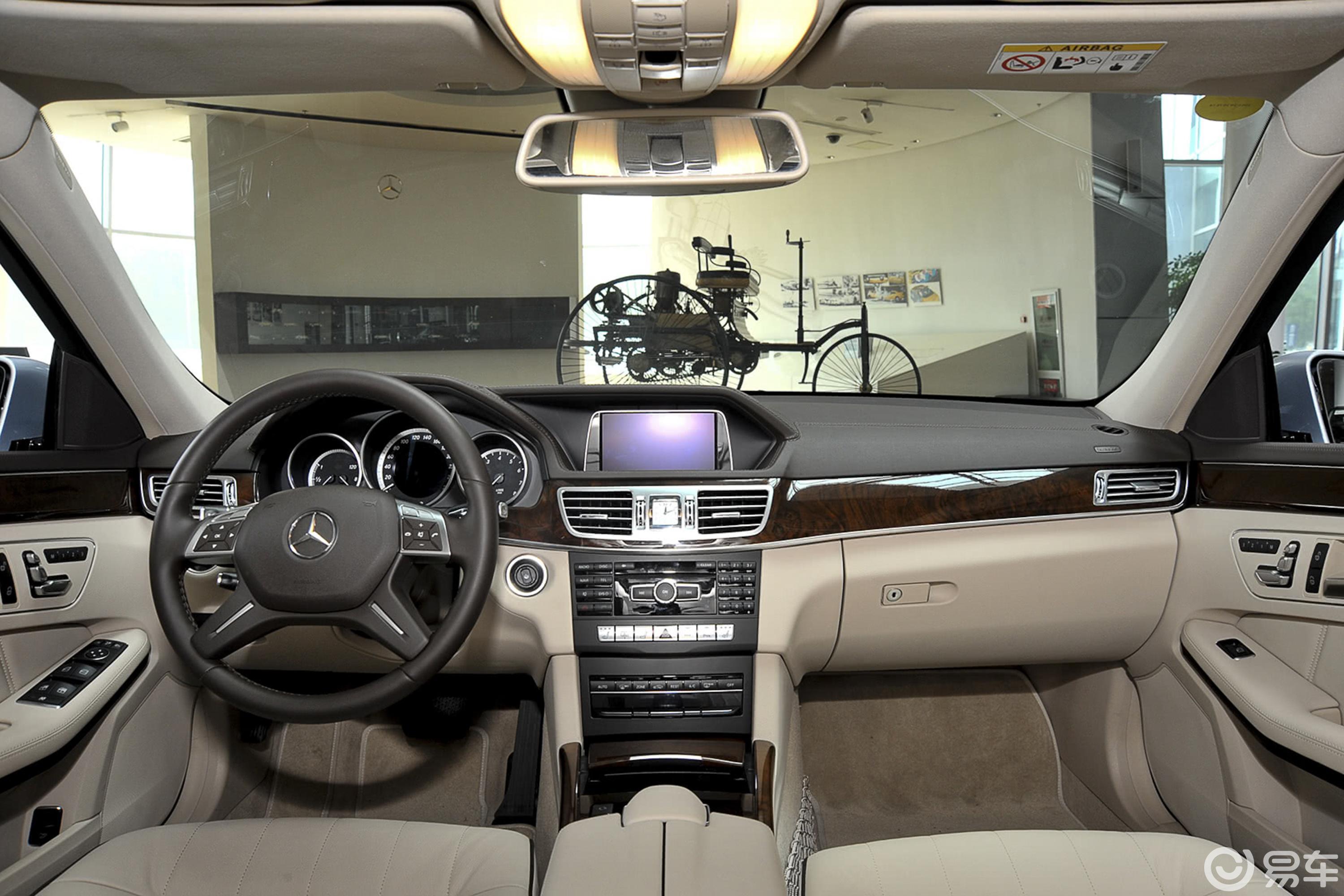 【奔驰E级E 320 L 4MATIC 轿车内饰全景副驾驶员方向图片-汽车图片大全】-易车