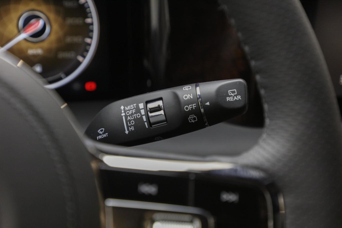 【红旗国耀4.0T 典雅旗航版 6座主驾驶位图片-汽车图片大全】-易车