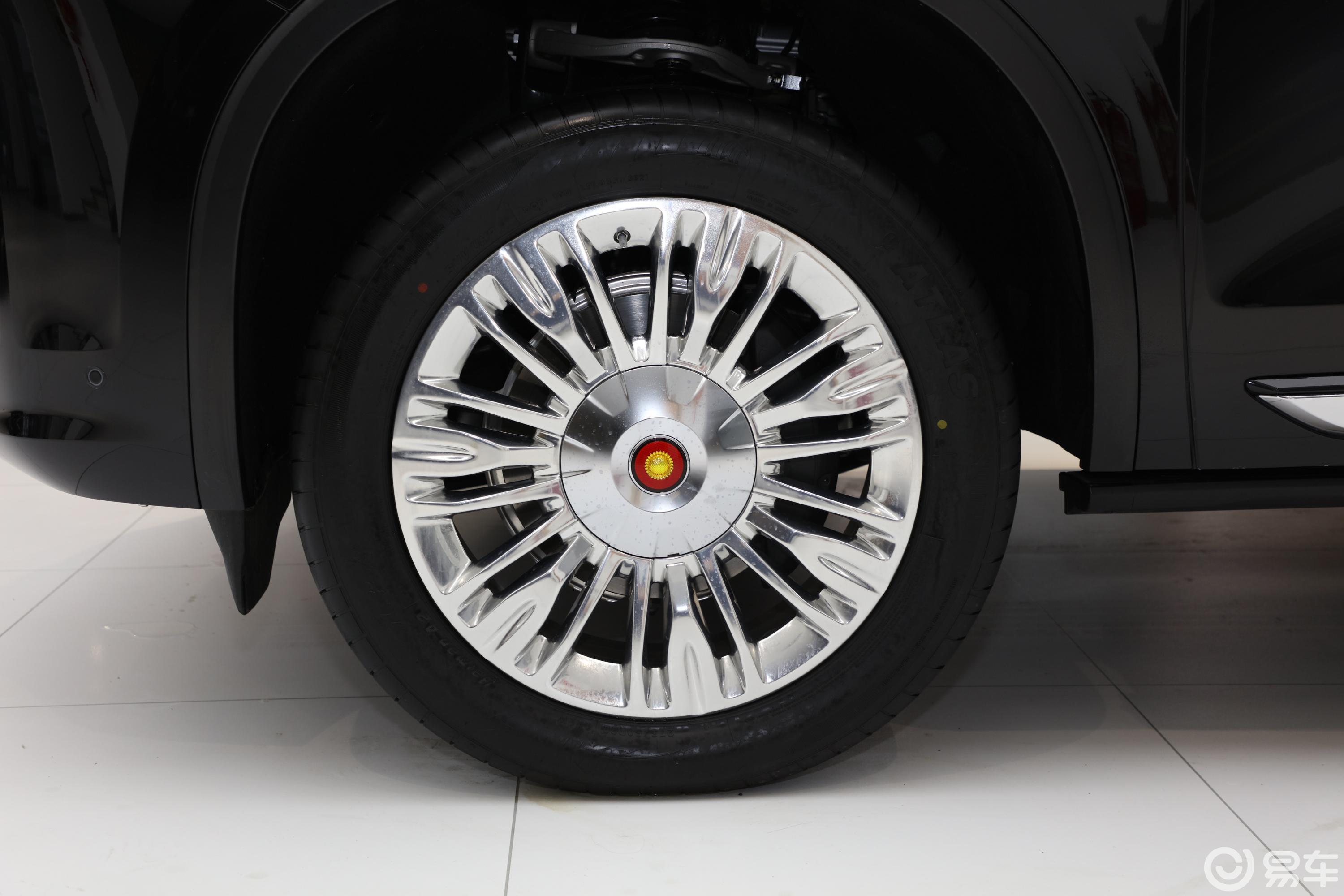 【红旗LS74.0T 典雅旗航版 6座前轮毂造型图片-汽车图片大全】-易车