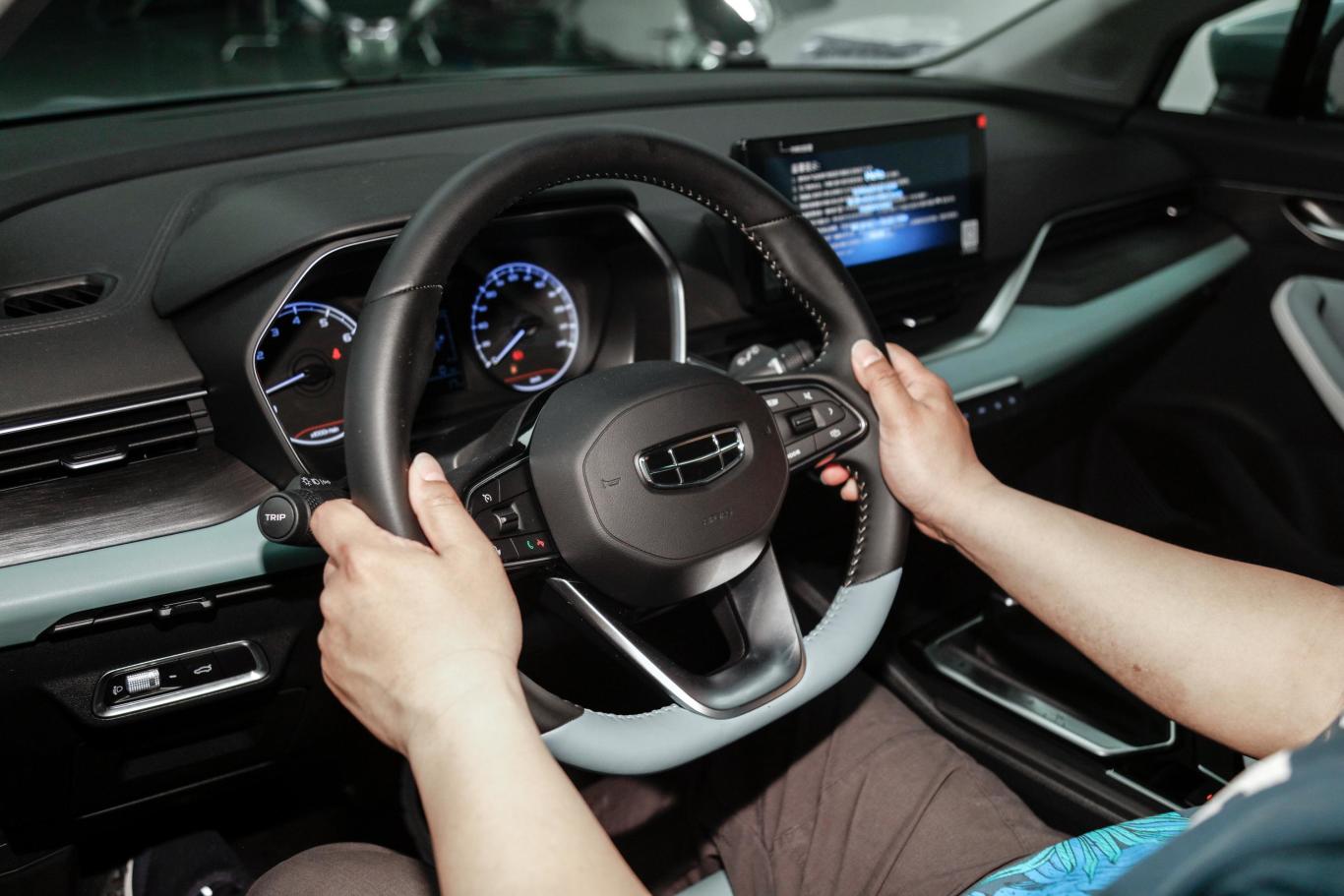 【帝豪S1.4T CVT 跨界玩家版主驾驶位图片-汽车图片大全】-易车