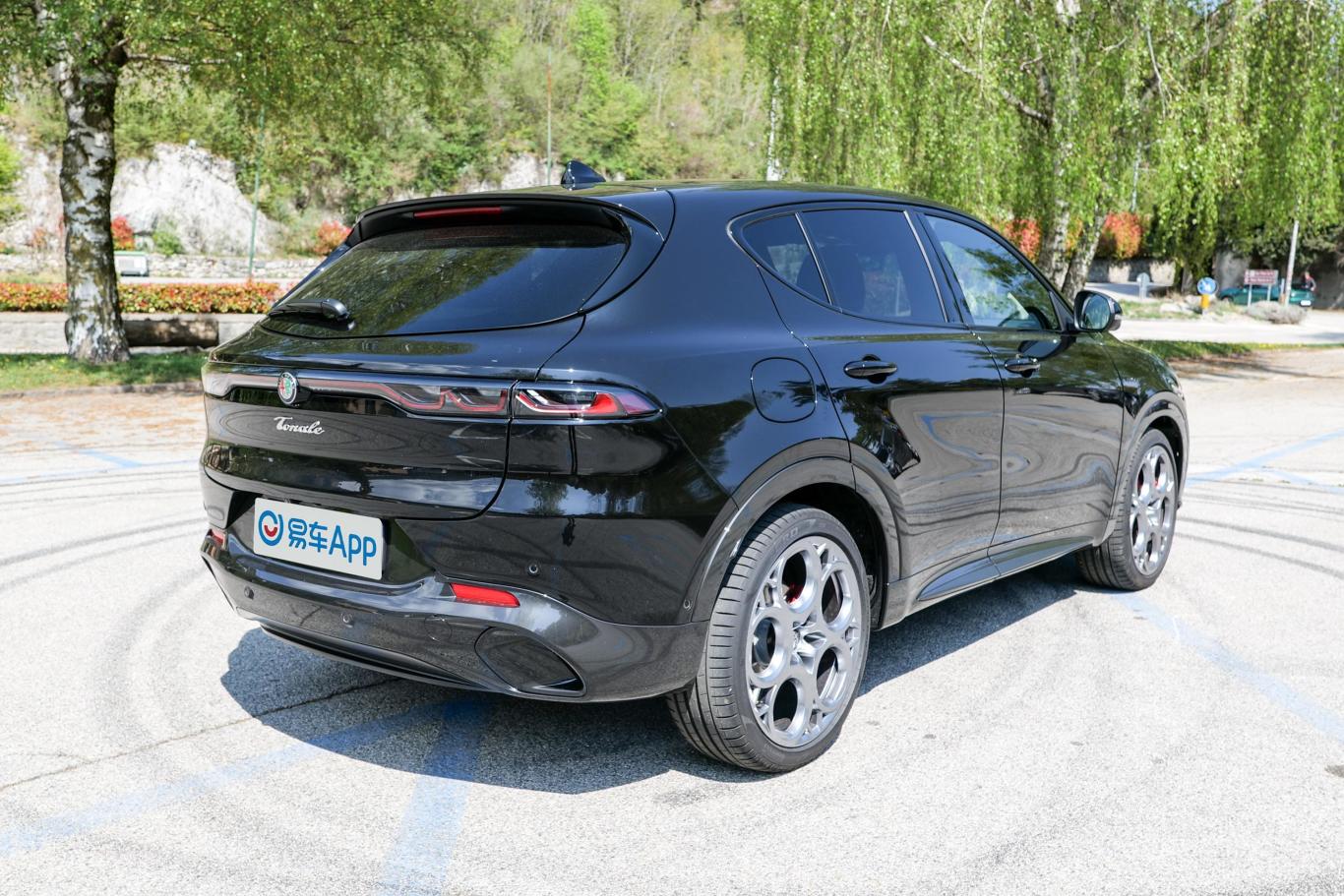 【Tonale托纳利2.0T 纵擎版侧后45度车头向右水平图片-汽车图片大全】-易车