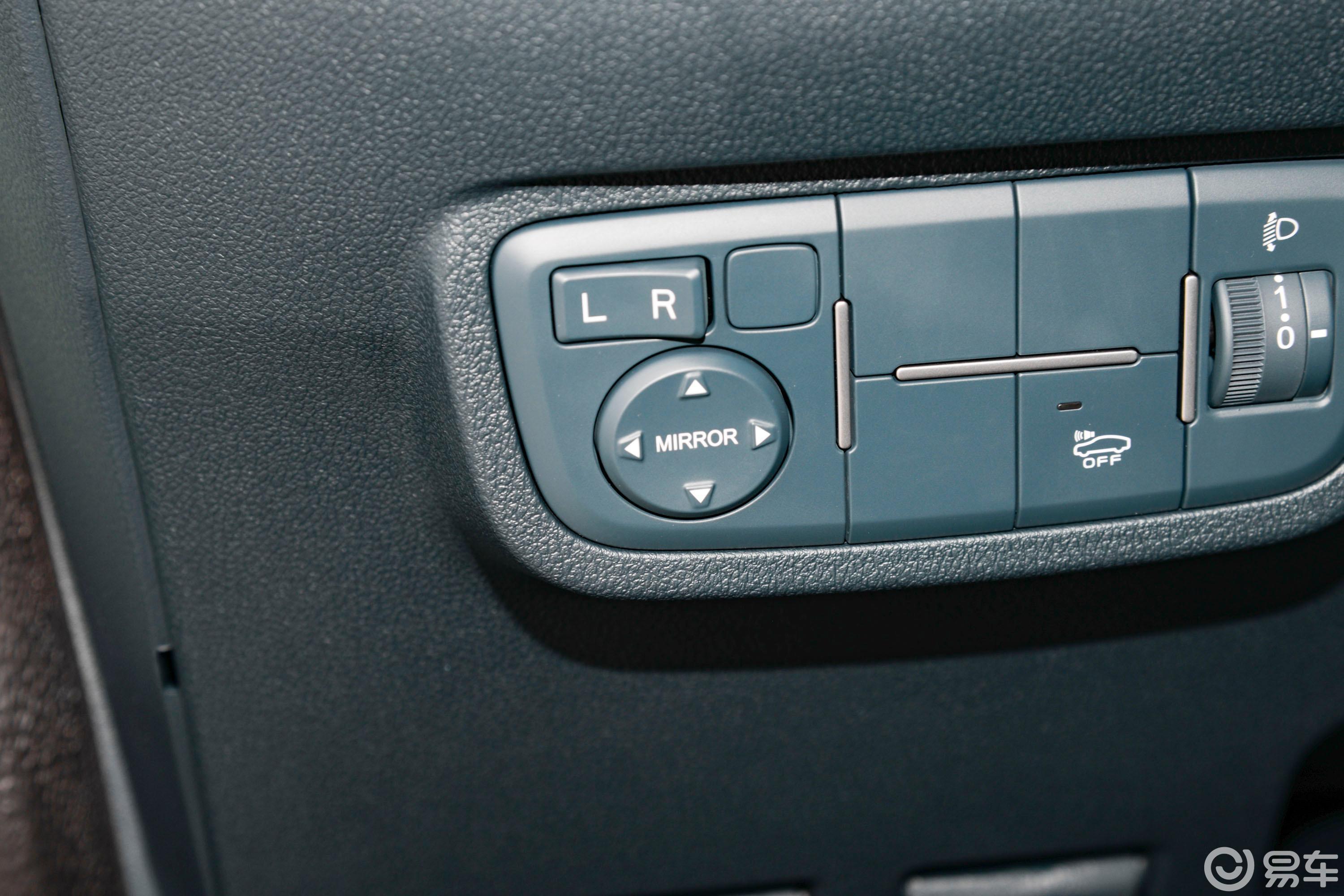 【奔奔E-Star多彩款 310km 赏心版 磷酸铁锂内饰图片-汽车图片大全】-易车