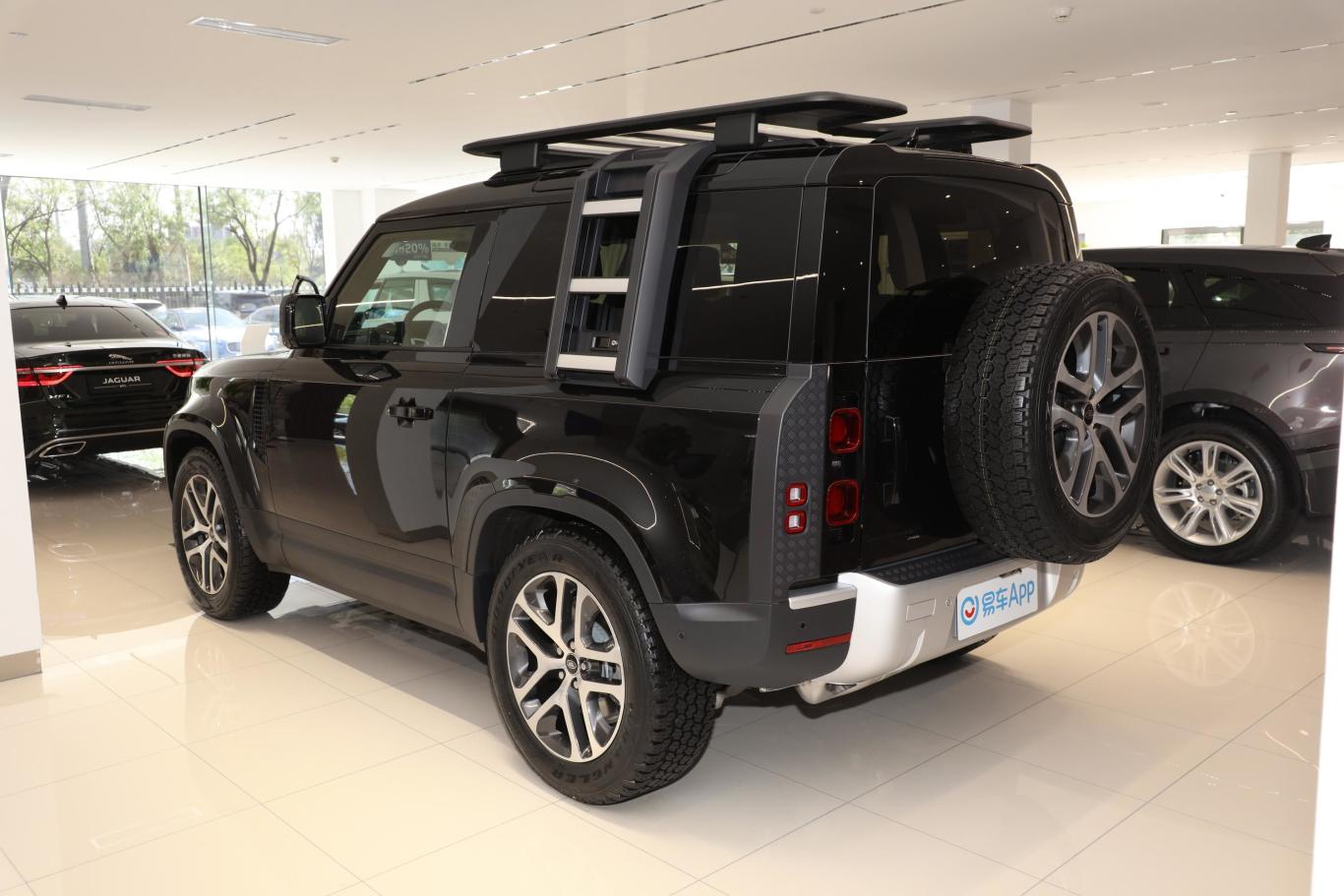 【卫士90 3.0T P400 暗黑特别版侧后45度车头向左水平图片-汽车图片大全】-易车