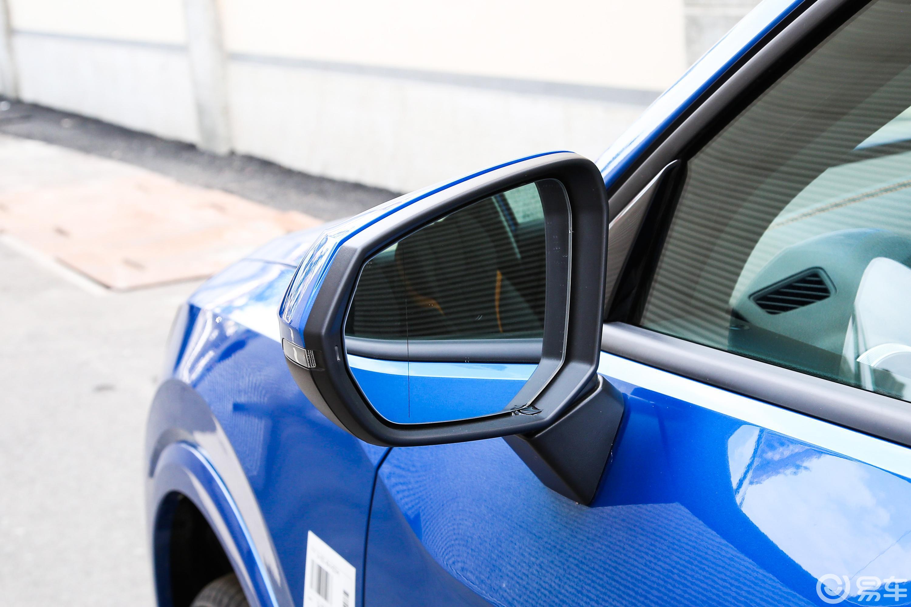 【奥迪Q2L e-tron纯电智享型后视镜镜面图片-汽车图片大全】-易车