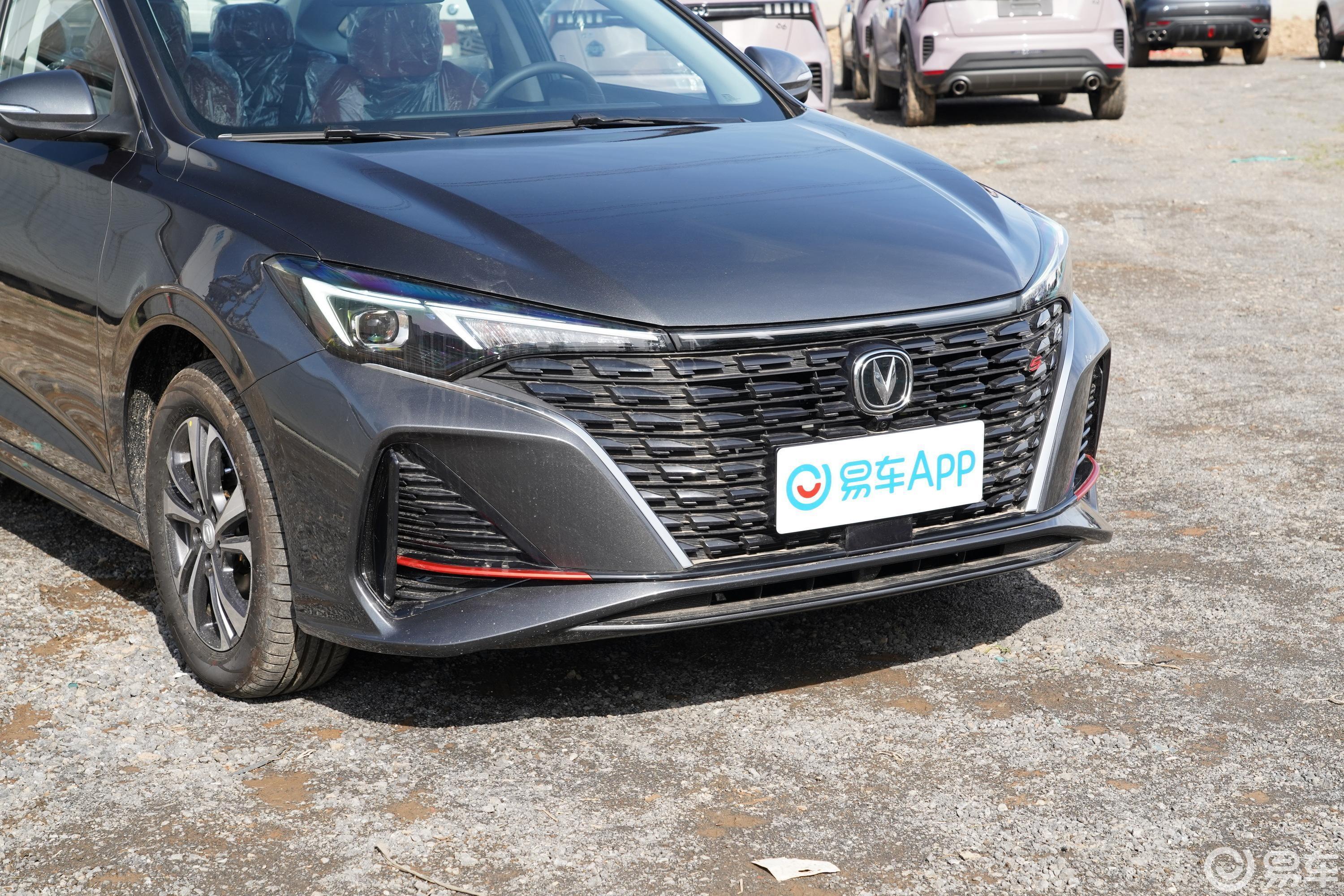 【逸动PLUS 蓝鲸NE 1.4T GDI 双离合尊贵版前格栅侧俯拍图片-汽车图片大全】-易车