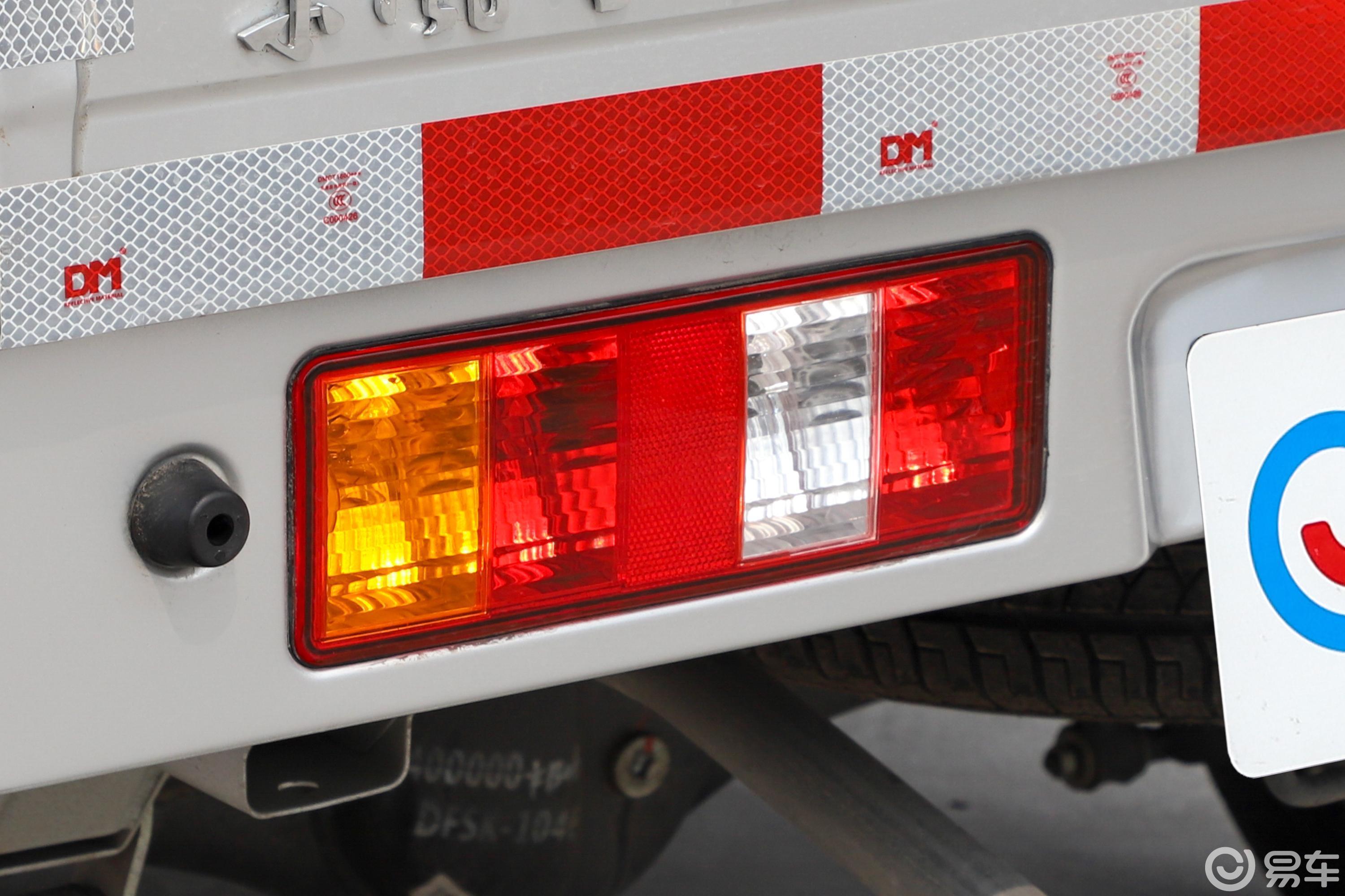 【东风小康K011.3L 手动 基本型 国VI尾灯侧45度俯拍图片-汽车图片大全】-易车