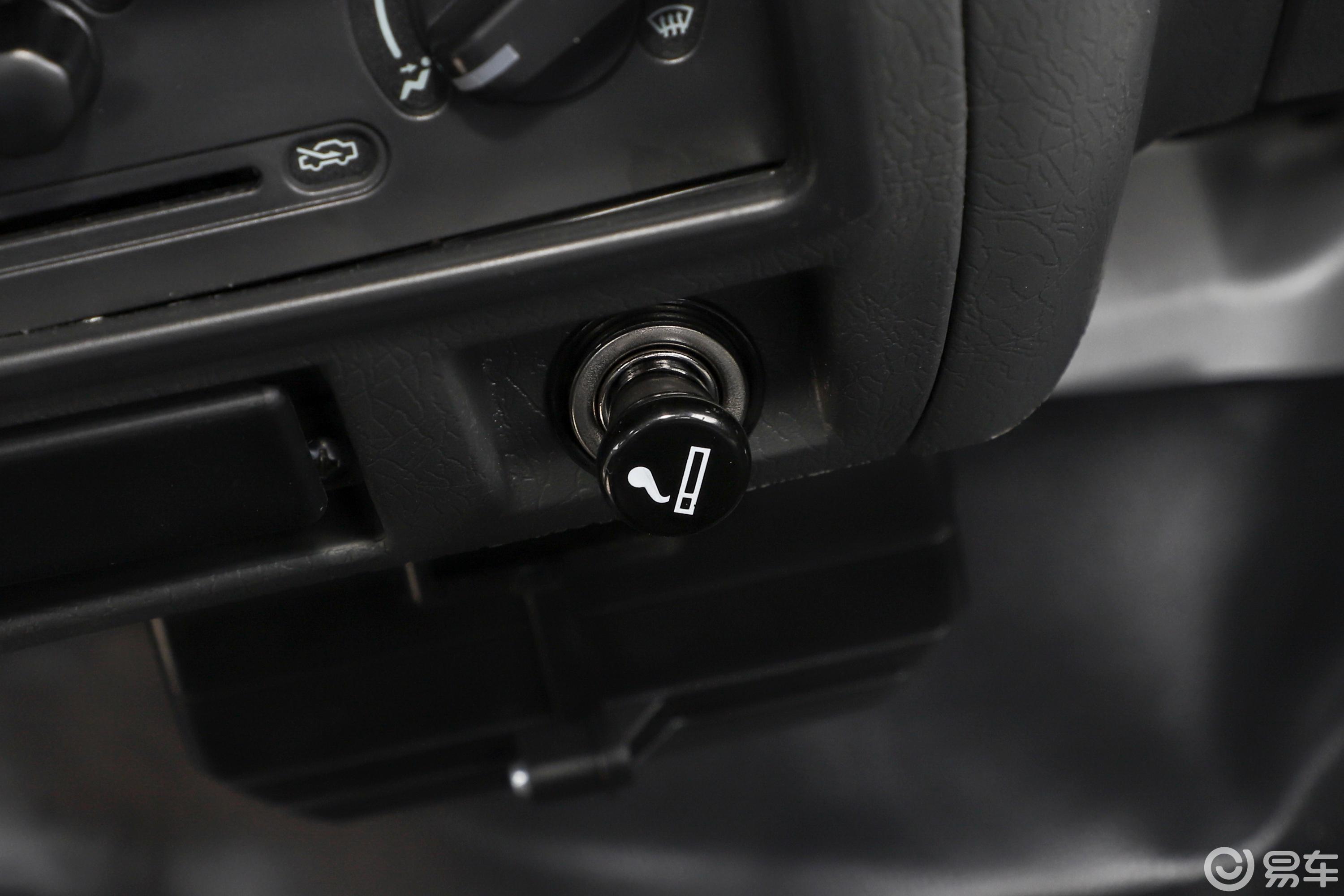 【东风小康K011.3L 手动 基本型 国VI内饰图片-汽车图片大全】-易车