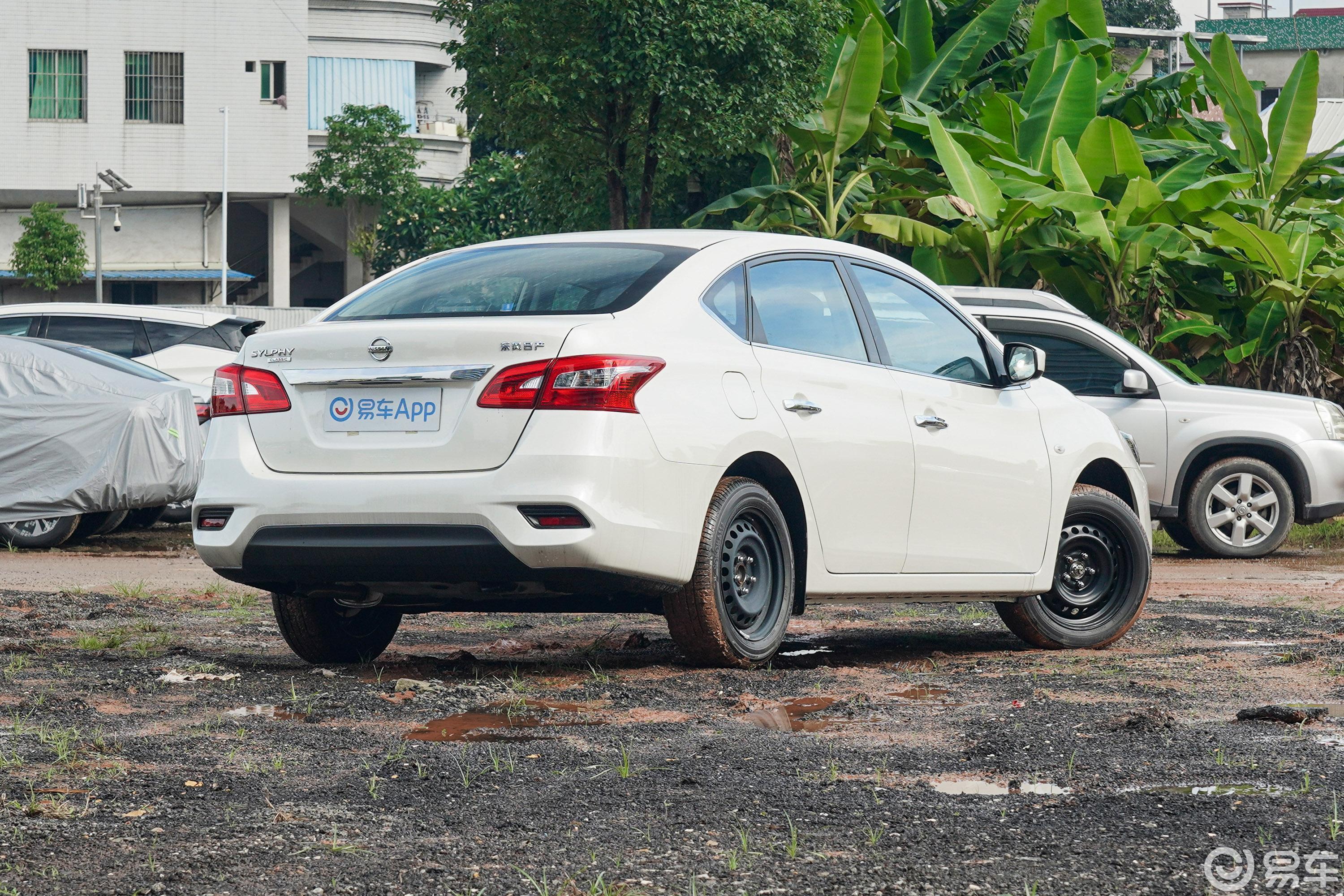 【轩逸经典 1.6L XE专享版侧后45度车头向右水平图片-汽车图片大全】-易车