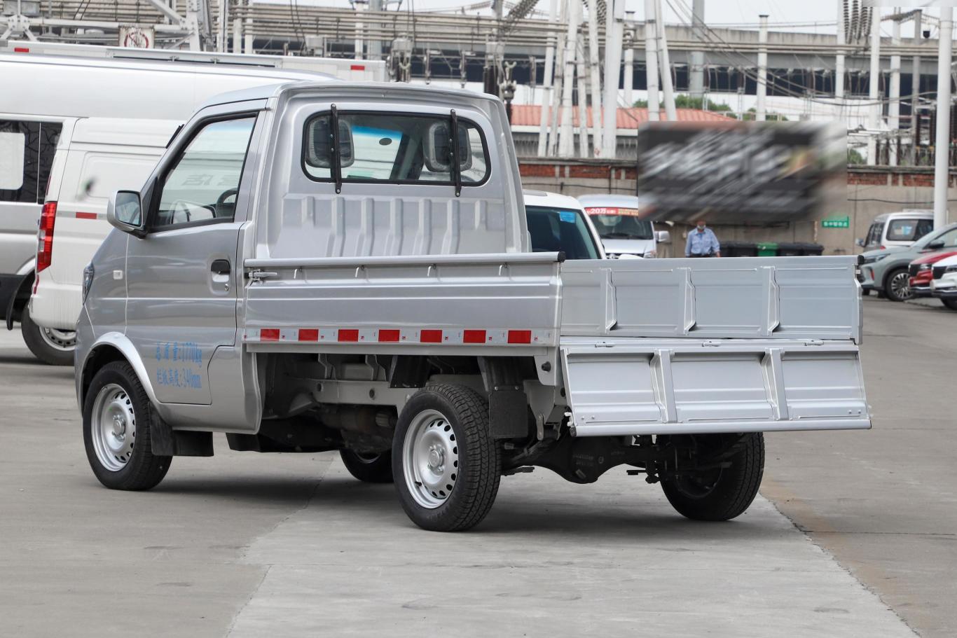 【东风小康K011.3L 手动 基本型 国VI后备厢开启45度侧拍图片-汽车图片大全】-易车