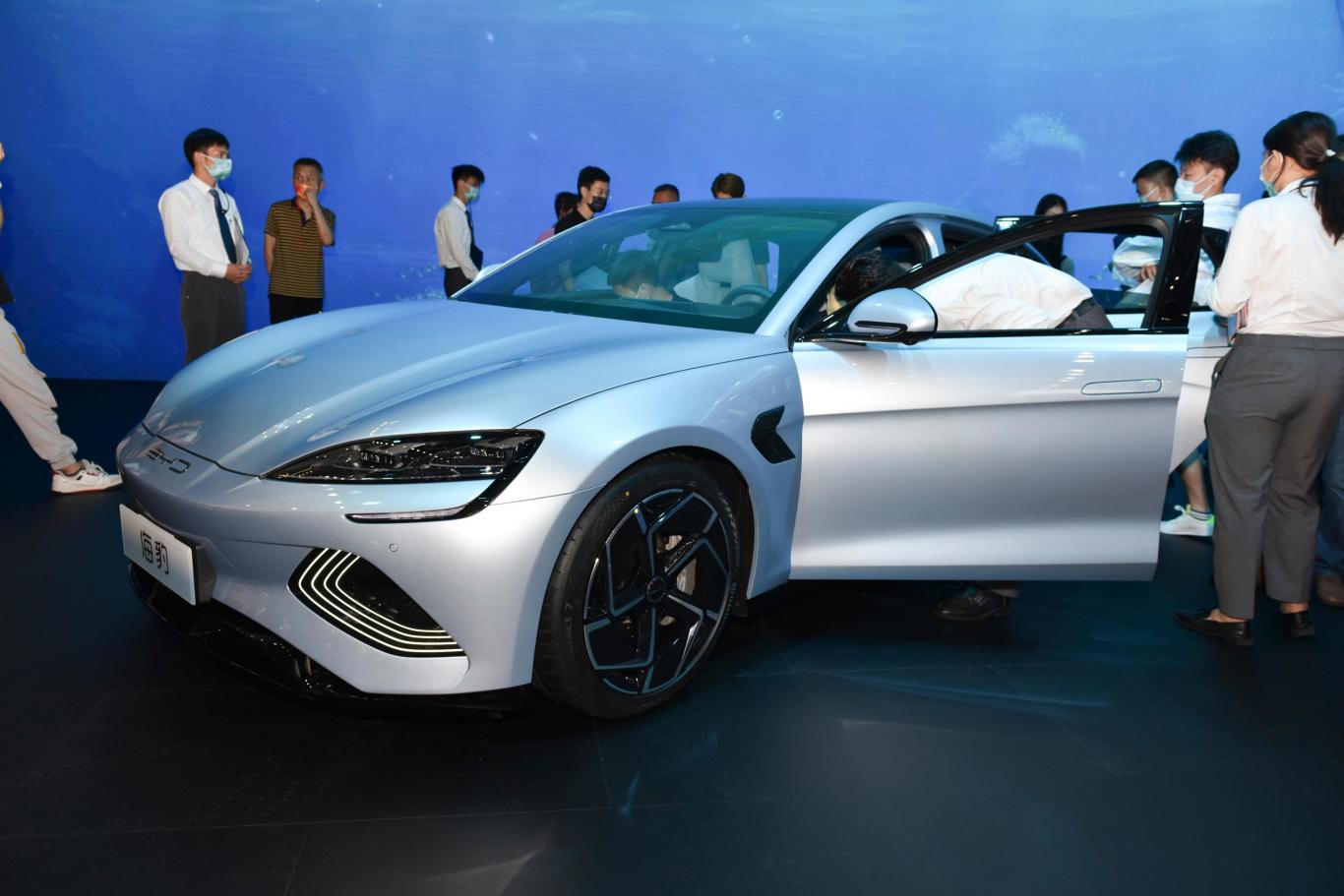 【海豹EV 650km 四驱性能版图片-汽车图片大全】-易车