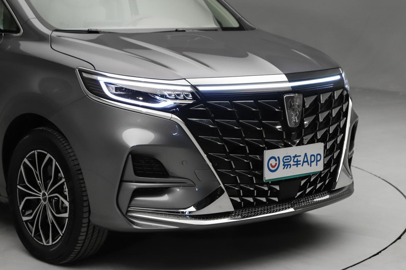 【荣威iMAX8新能源纯电动 550km 黄金版前格栅侧俯拍图片-汽车图片大全】-易车