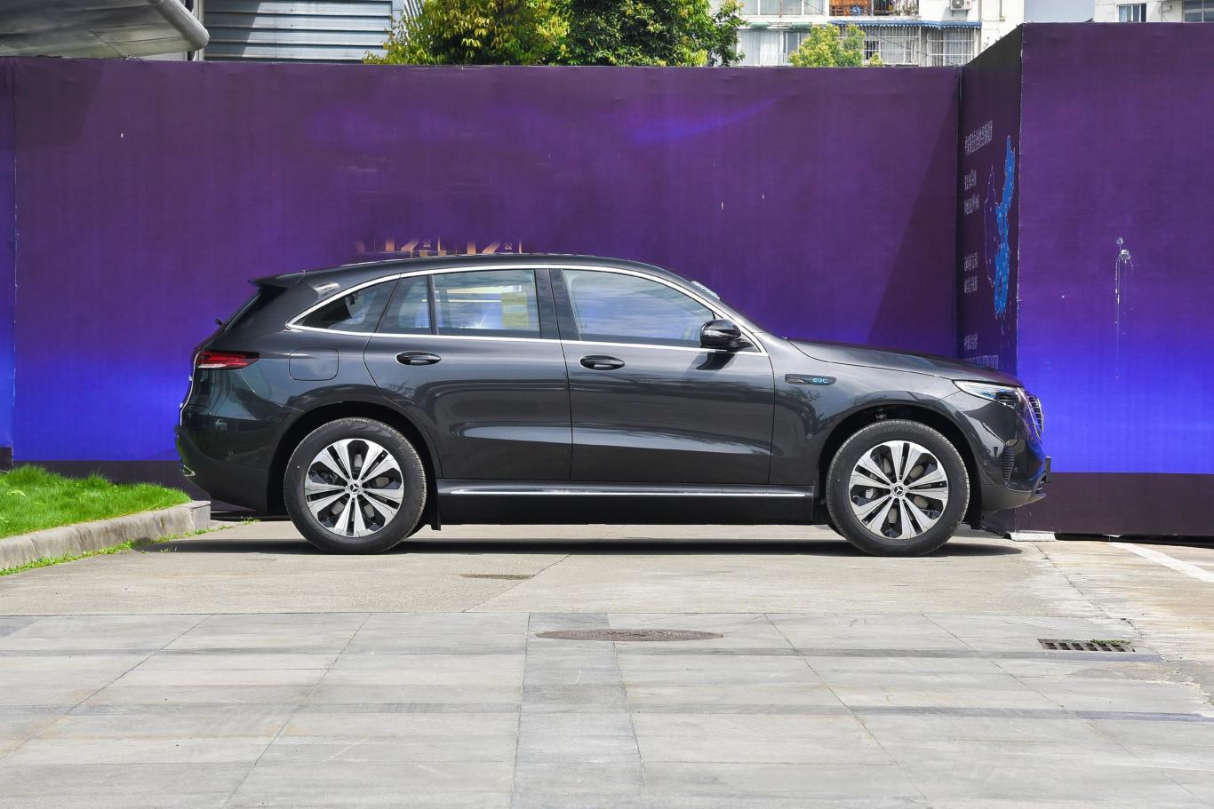 【奔驰EQC改款 EQC 350 4MATIC正侧车头向右水平图片-汽车图片大全】-易车