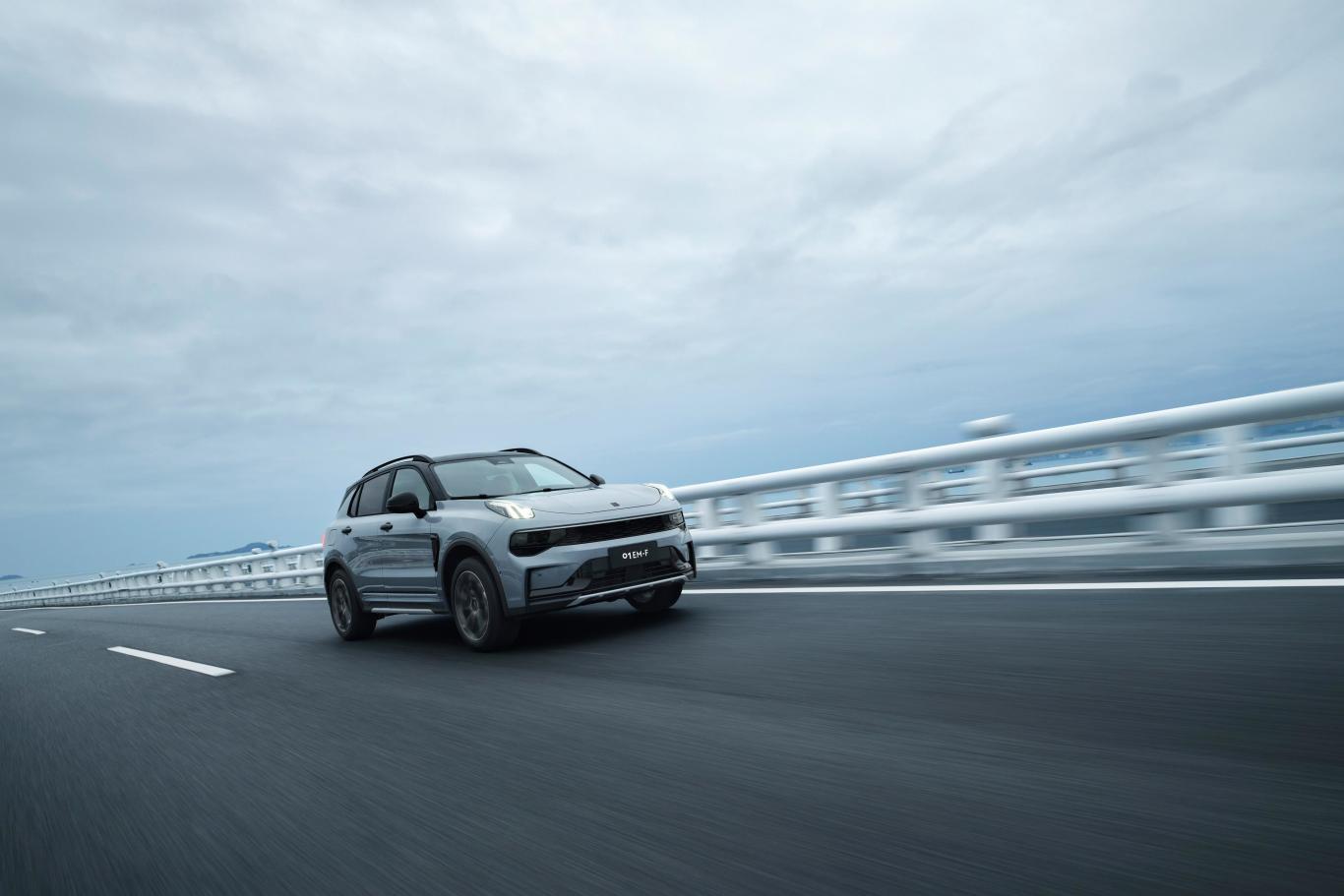 【领克01EM-F 1.5T 两驱晨曦版图片-汽车图片大全】-易车