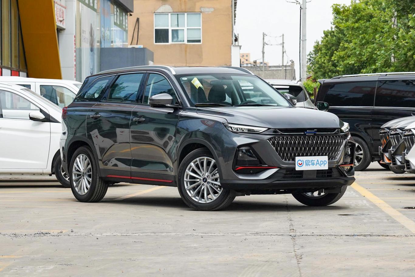 【长安欧尚X7 PLUS蓝鲸版 1.5T 双离合智尊型 7座侧前45度车头向右水平图片-汽车图片大全】-易车