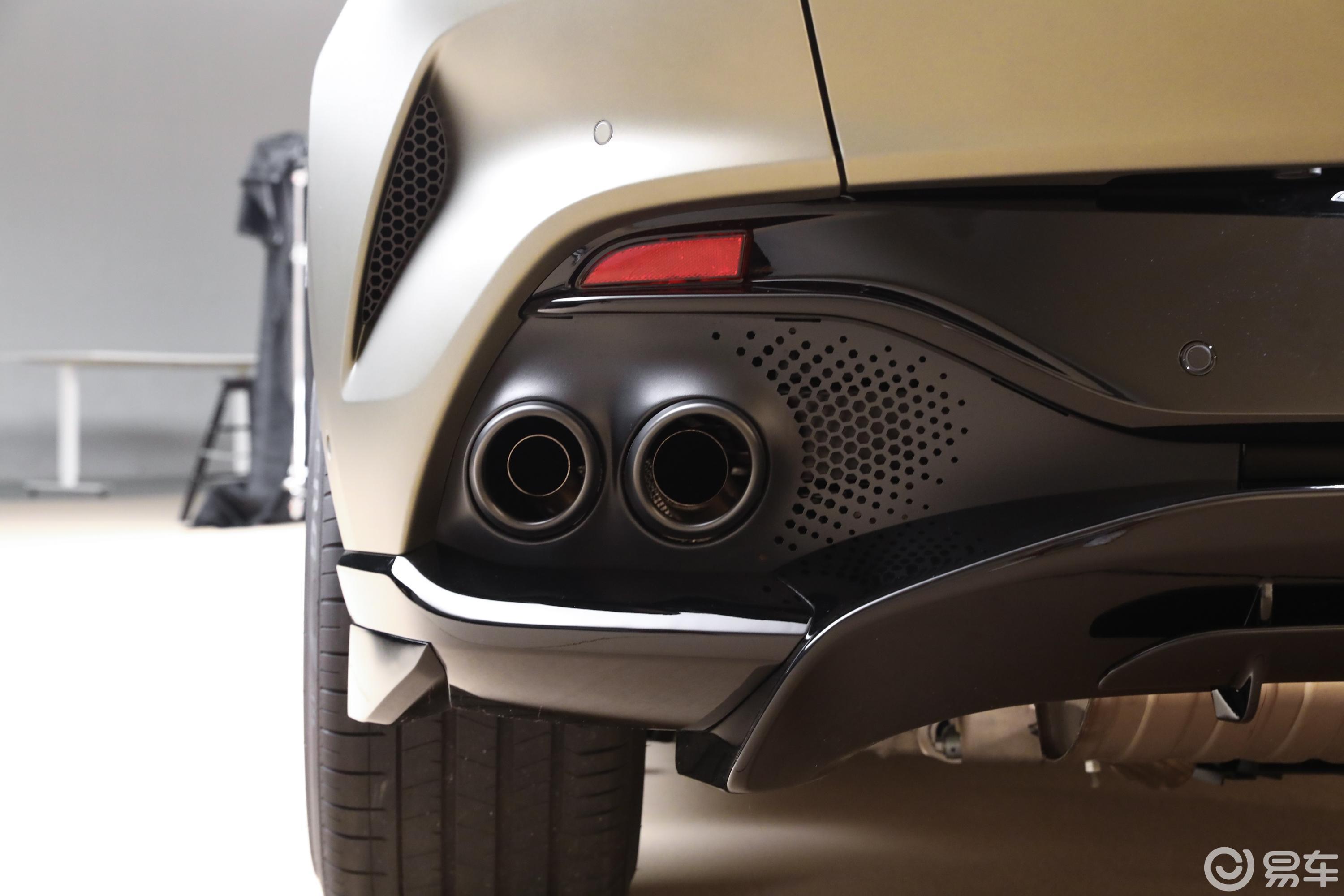 【阿斯顿·马丁DBX4.0T V8 707动力底盘图片-汽车图片大全】-易车