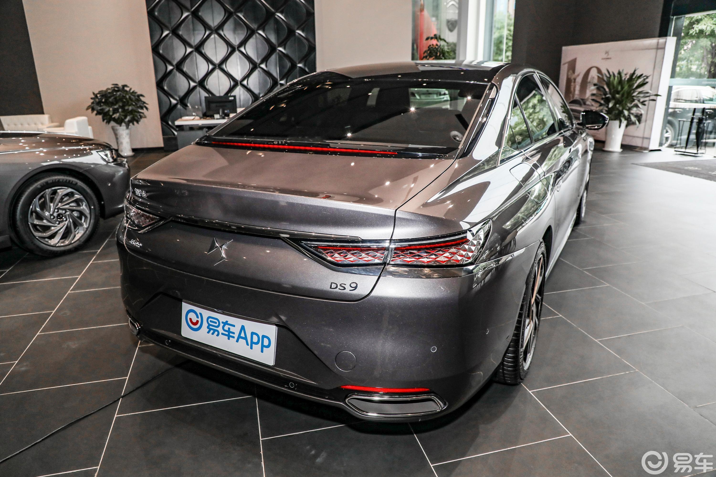 【DS 945THP 里沃利科技版侧后45度车头向右水平图片-汽车图片大全】-易车