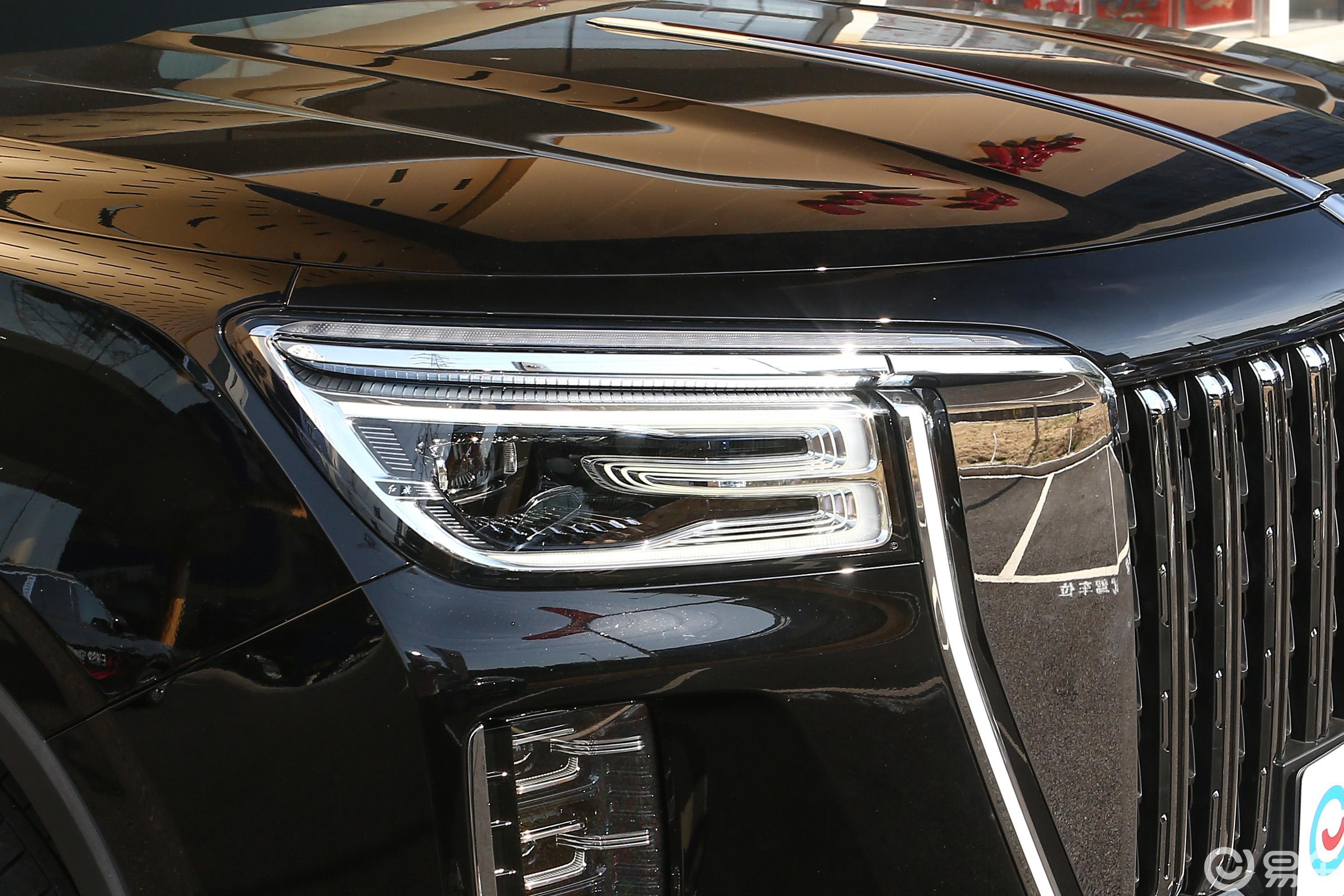 【红旗LS74.0T 尊爵旗舰版 4座大灯侧45度俯拍图片-汽车图片大全】-易车