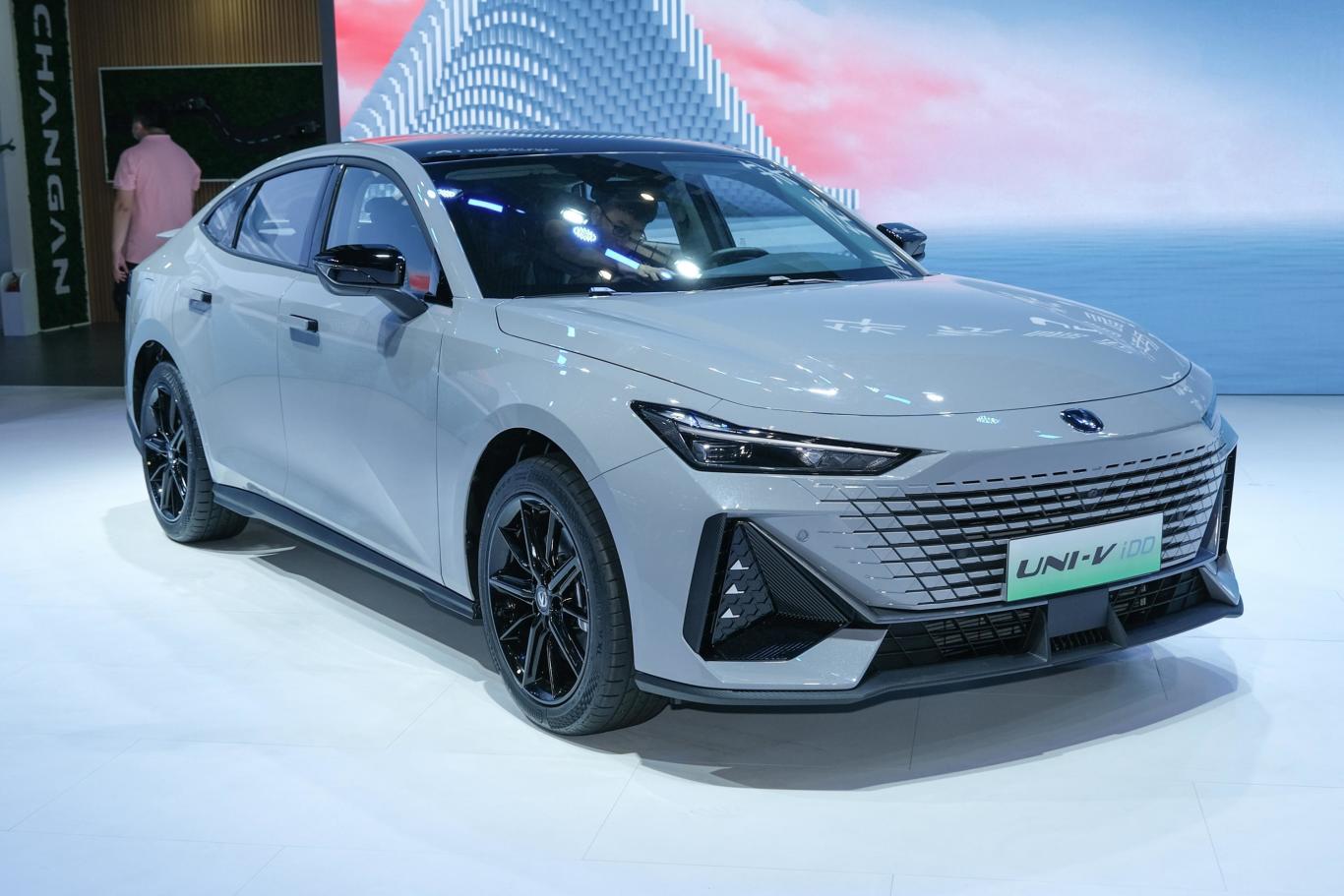 【长安UNI-V 智电iDD1.5T 顶配版图片-汽车图片大全】-易车