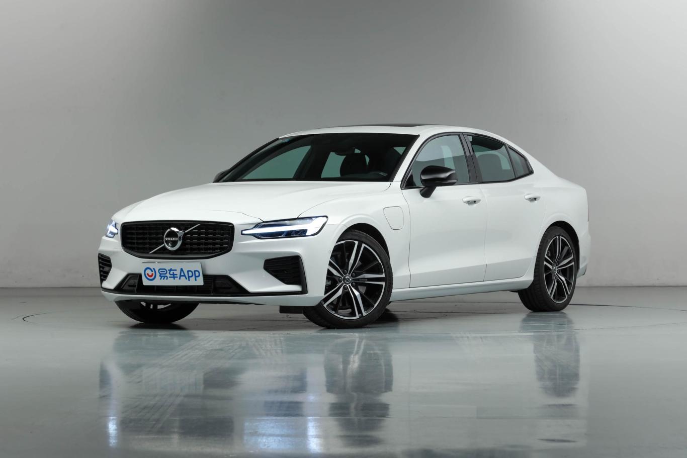 【沃尔沃S60 RECHARGE改款 T8 四驱智雅运动版侧前45度车头向左水平图片-汽车图片大全】-易车