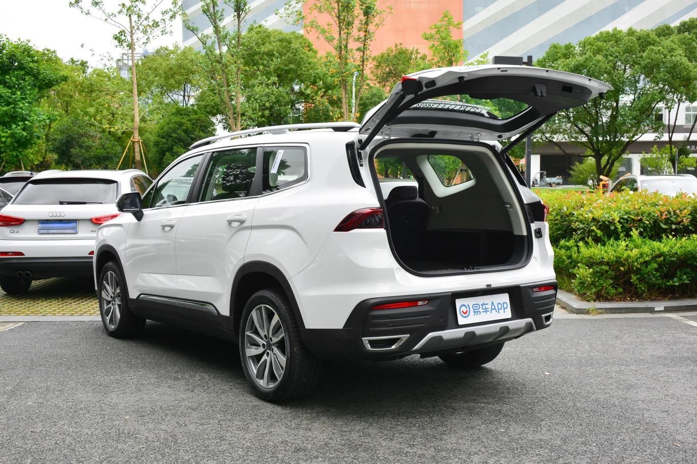 【豪越1.8TD 双离合 旗舰型 5座后备厢开启45度侧拍图片-汽车图片大全】-易车