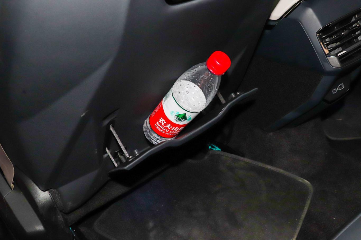 【领克01EM-F 1.5T 两驱晨曦版后排空间图片-汽车图片大全】-易车