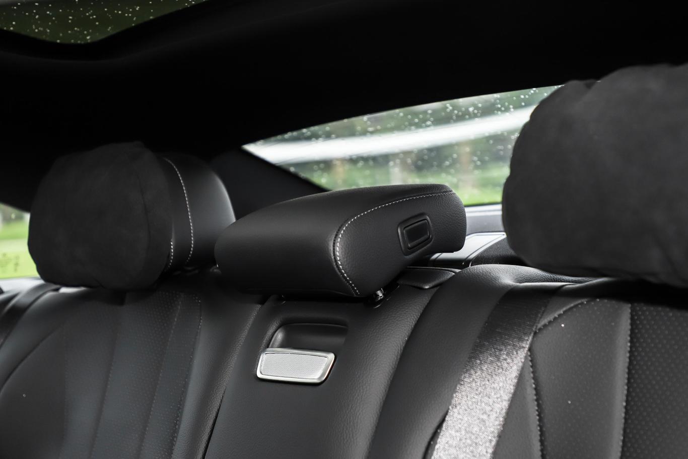 【奔驰EQEEQE 350 先型特别版后排空间图片-汽车图片大全】-易车