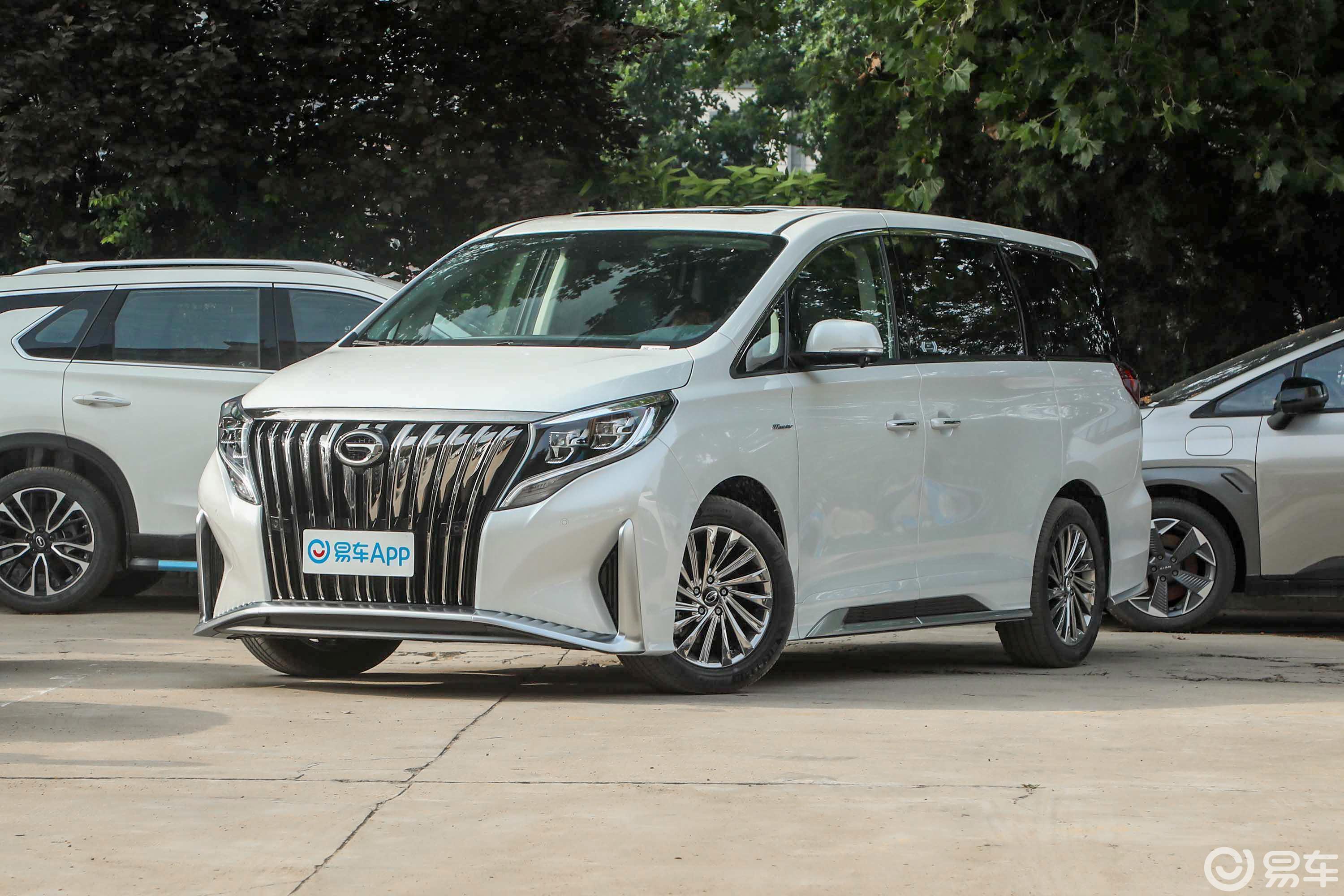 【传祺M8大师系列 390T 至尊版 7座侧前45度车头向左水平图片-汽车图片大全】-易车