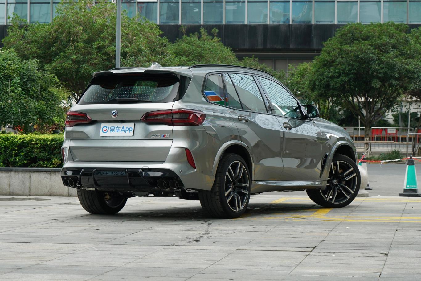 【宝马X5 M50周年版 X5 M侧后45度车头向右水平图片-汽车图片大全】-易车