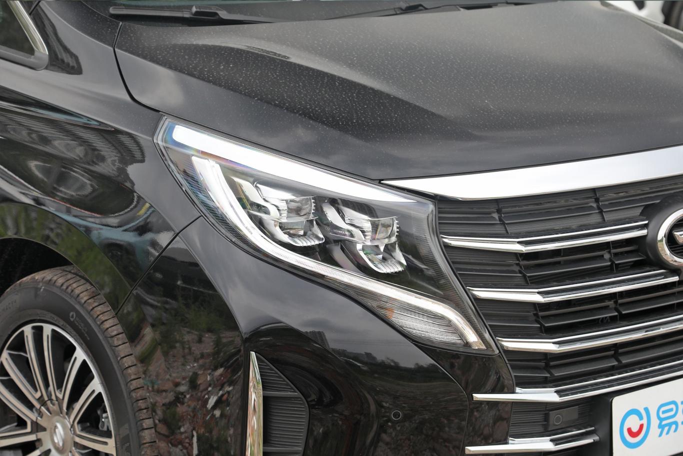 【传祺M8领秀系列 390T 尊贵版 7座大灯侧45度俯拍图片-汽车图片大全】-易车