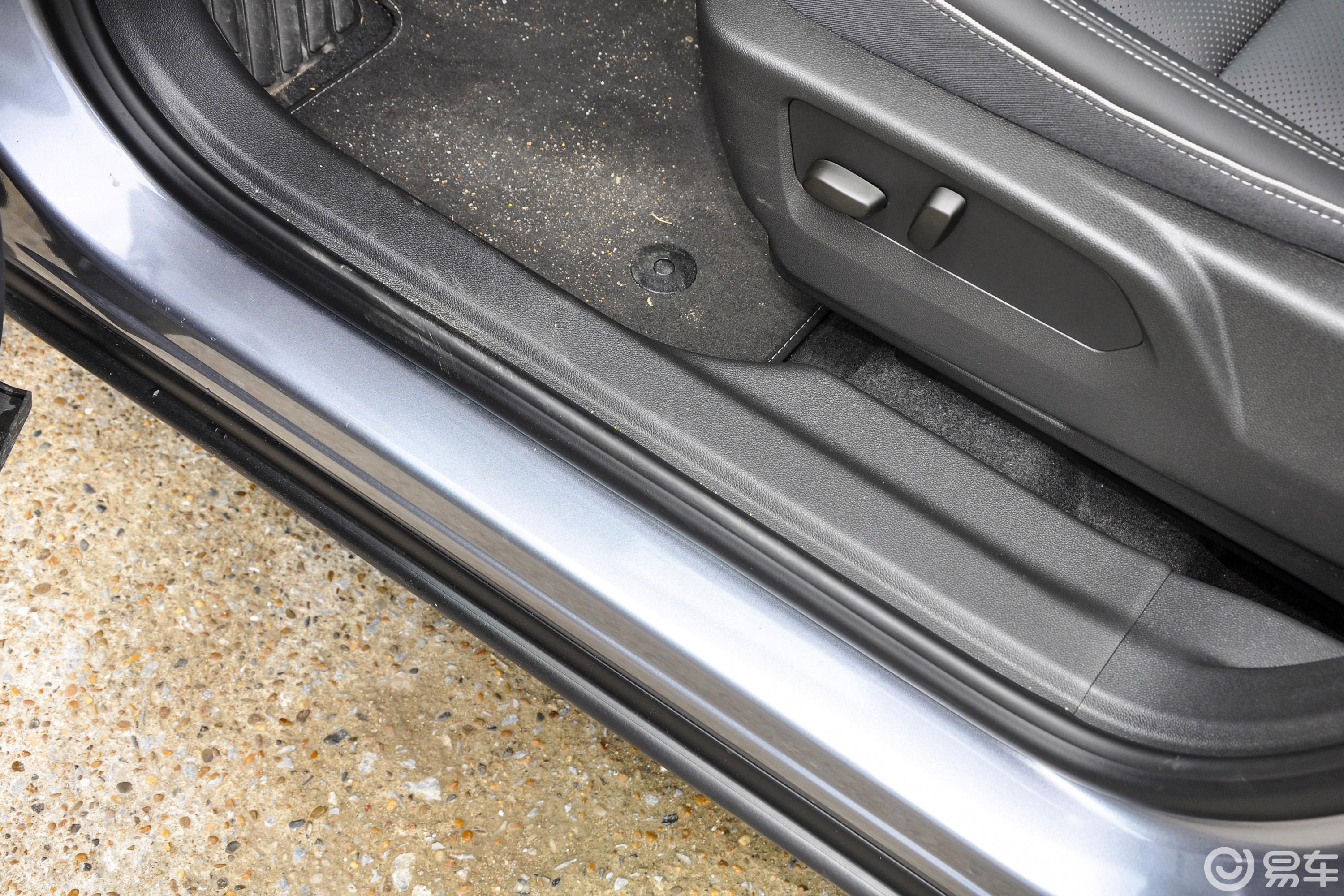 【昂科威改款 昂科威S 552T 两驱豪华型前排迎宾踏板图片-汽车图片大全】-易车