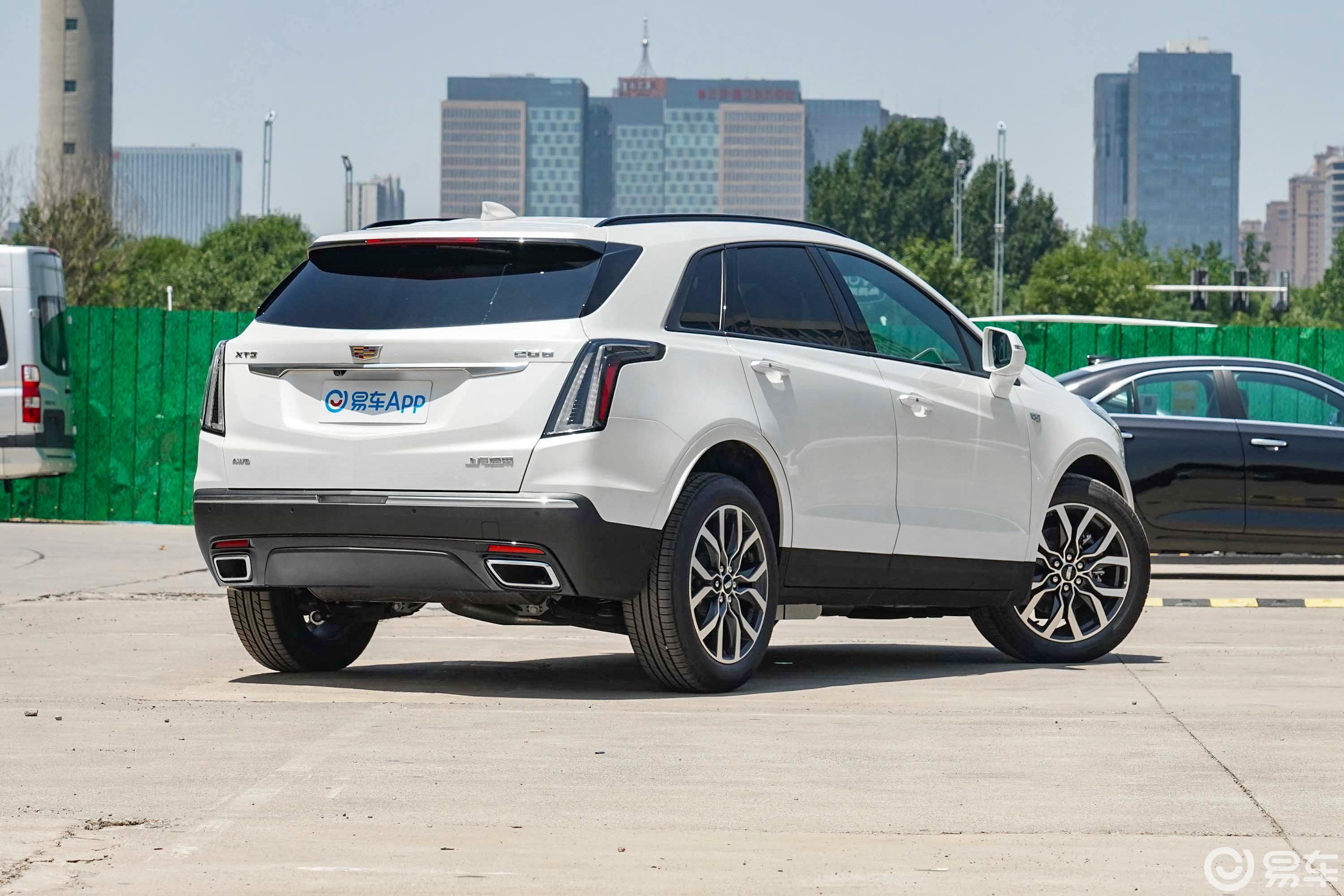 【凯迪拉克XT5轻混 2.0T 四驱豪华型蜂鸟版侧后45度车头向右水平图片-汽车图片大全】-易车