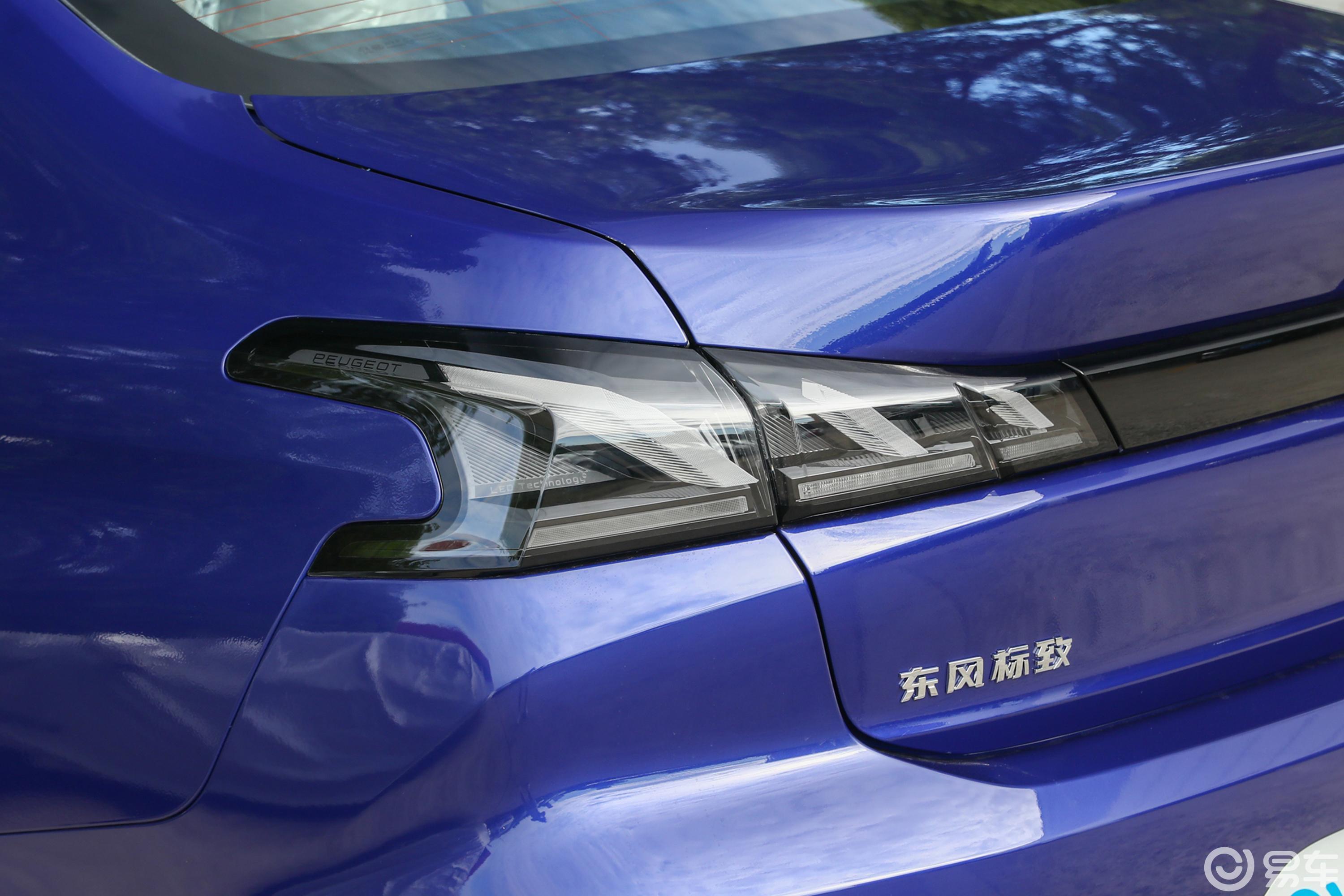 【标致4081.6T 逐梦版尾灯侧45度俯拍图片-汽车图片大全】-易车