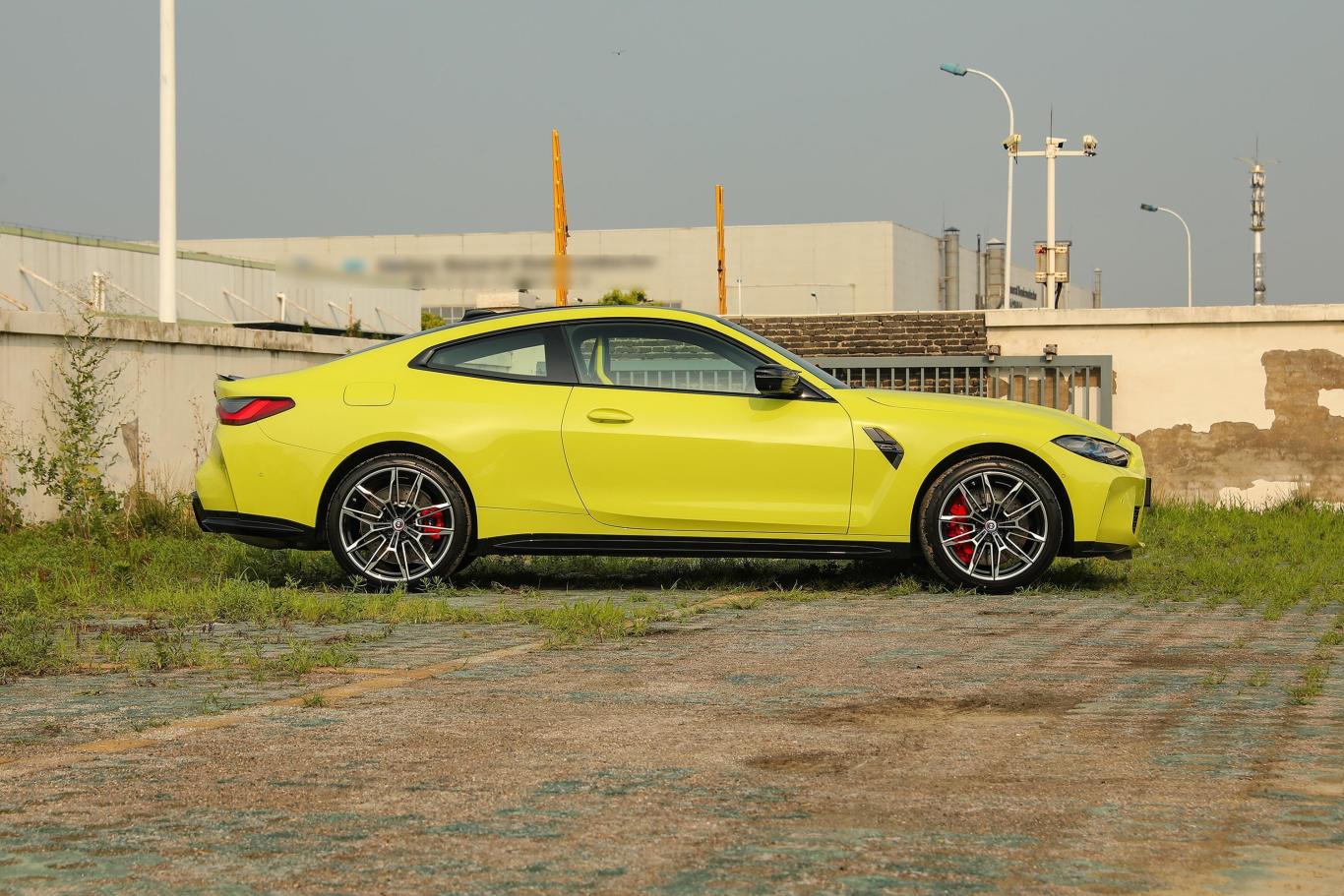 【宝马M450周年版 M4 双门轿跑车 雷霆版正侧车头向右水平图片-汽车图片大全】-易车