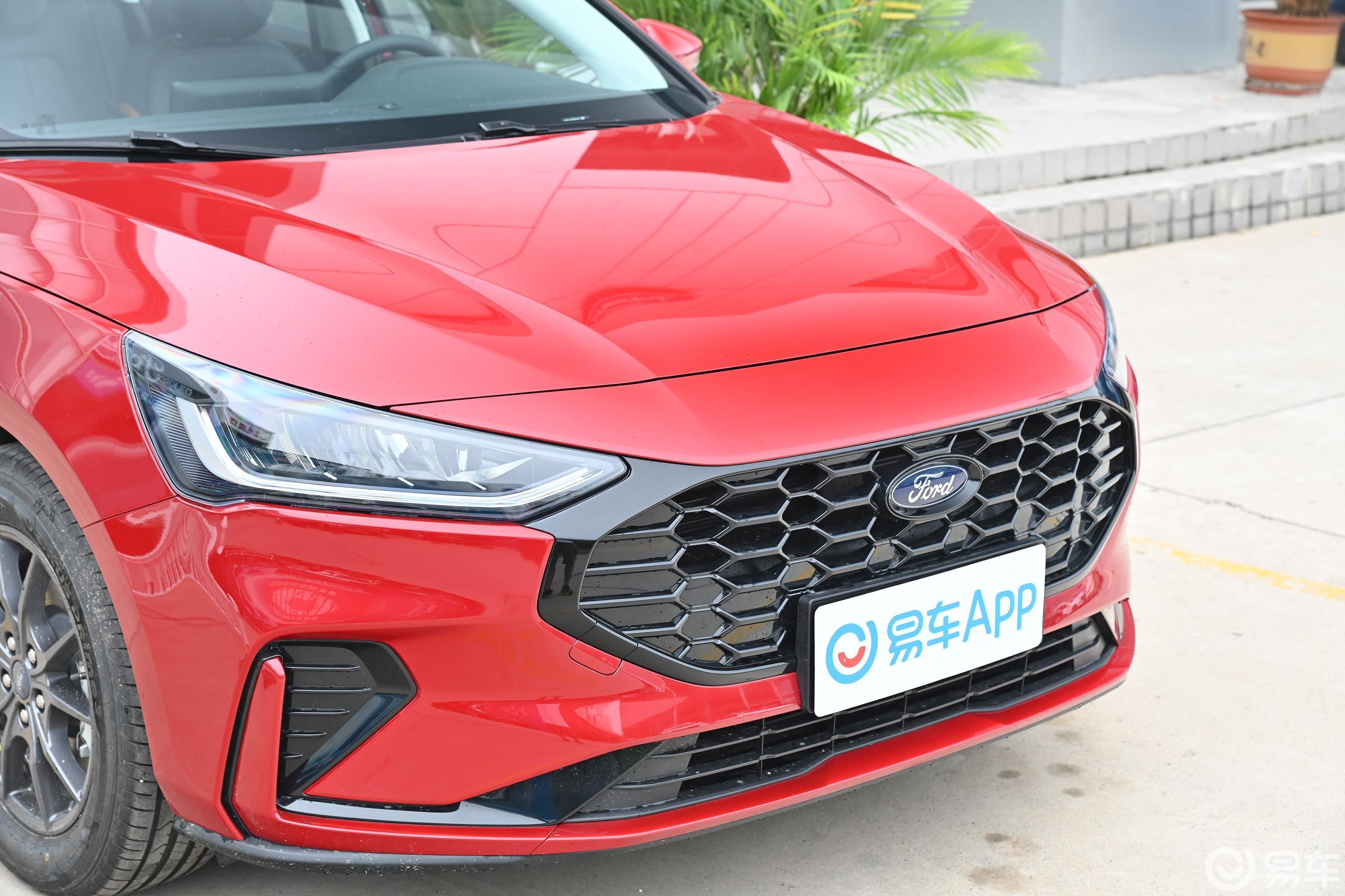 【福克斯两厢 EcoBoost180 竞速版前格栅侧俯拍图片-汽车图片大全】-易车