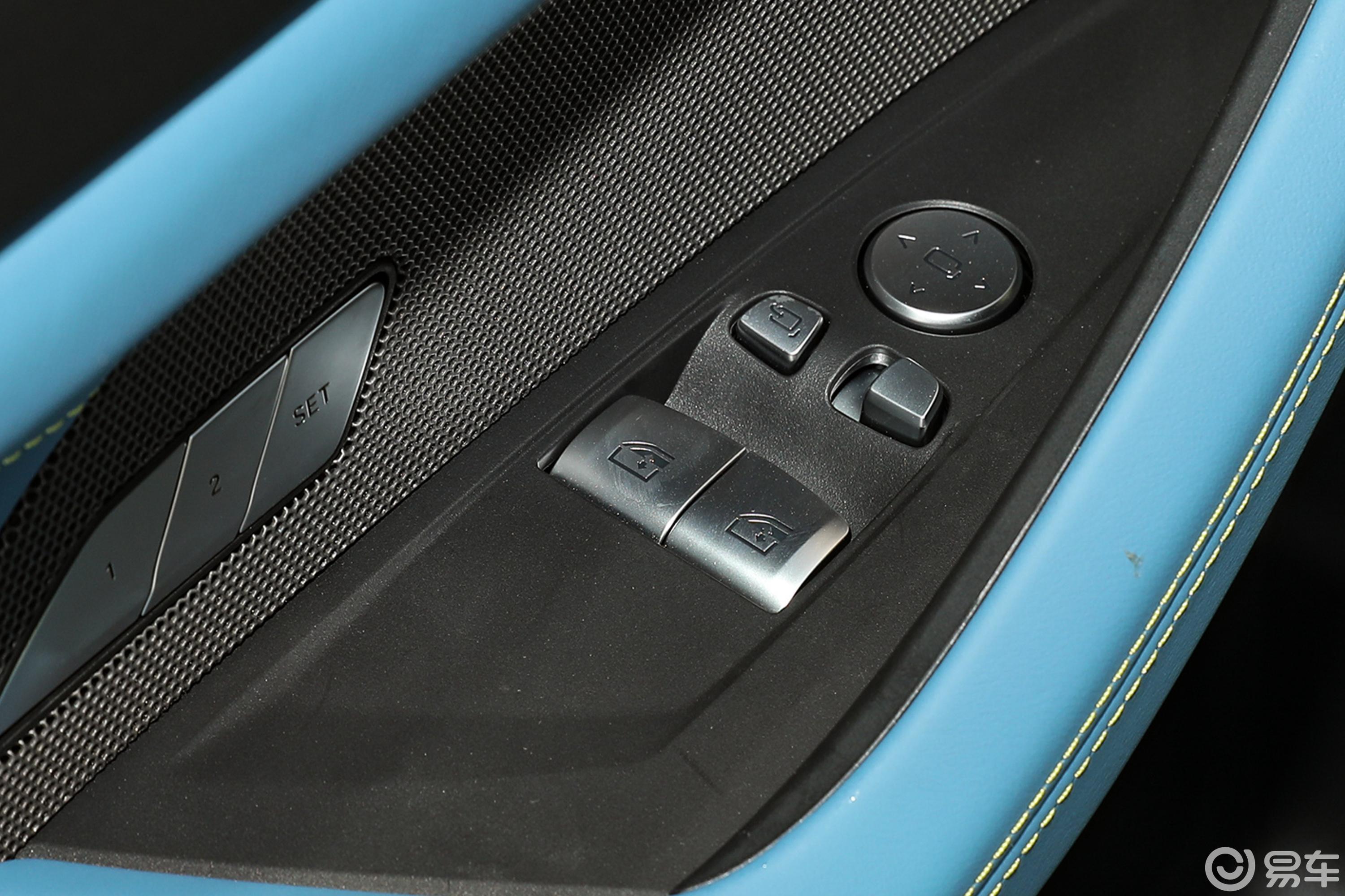 【宝马M450周年版 M4 双门轿跑车 雷霆版车窗调节整体图片-汽车图片大全】-易车