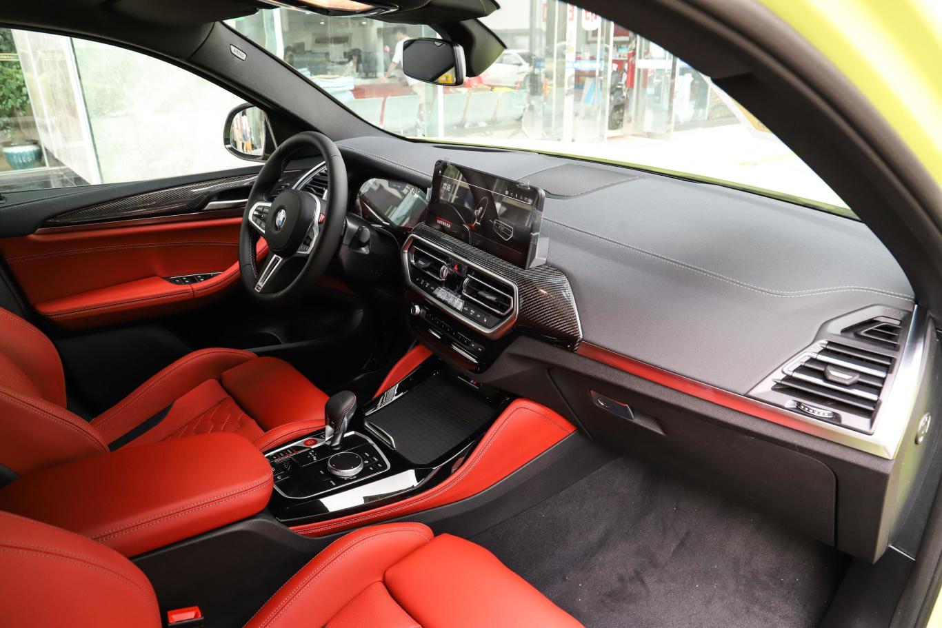 【宝马X4 M50周年版 X4 M 雷霆版内饰全景副驾方向图片-汽车图片大全】-易车